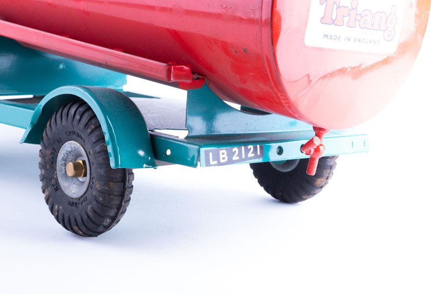 Lot 188 - A large Tri-ang No. 204 Shell Tank Lorry in