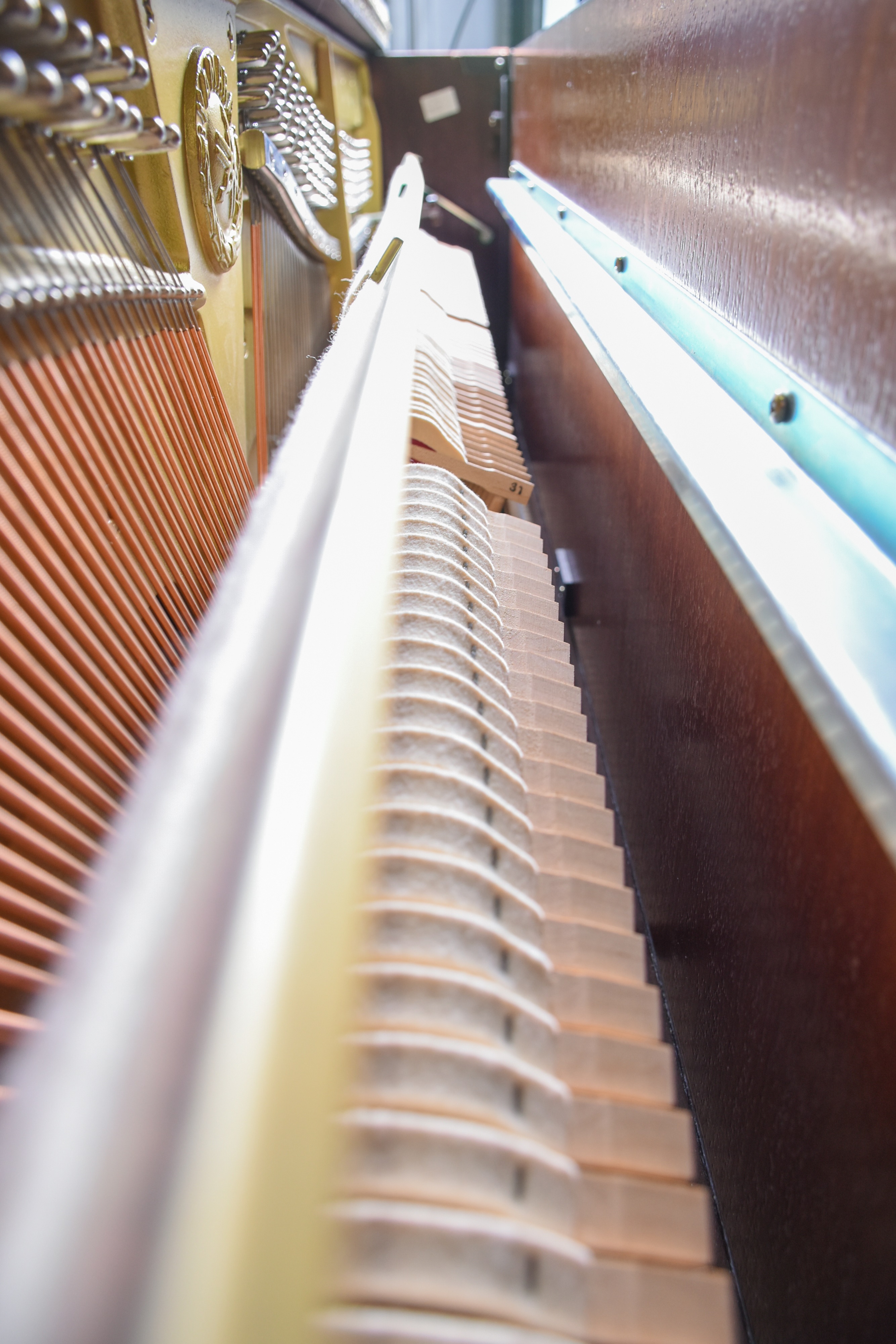 Lot 173 - A Yamaha upright piano with high gloss