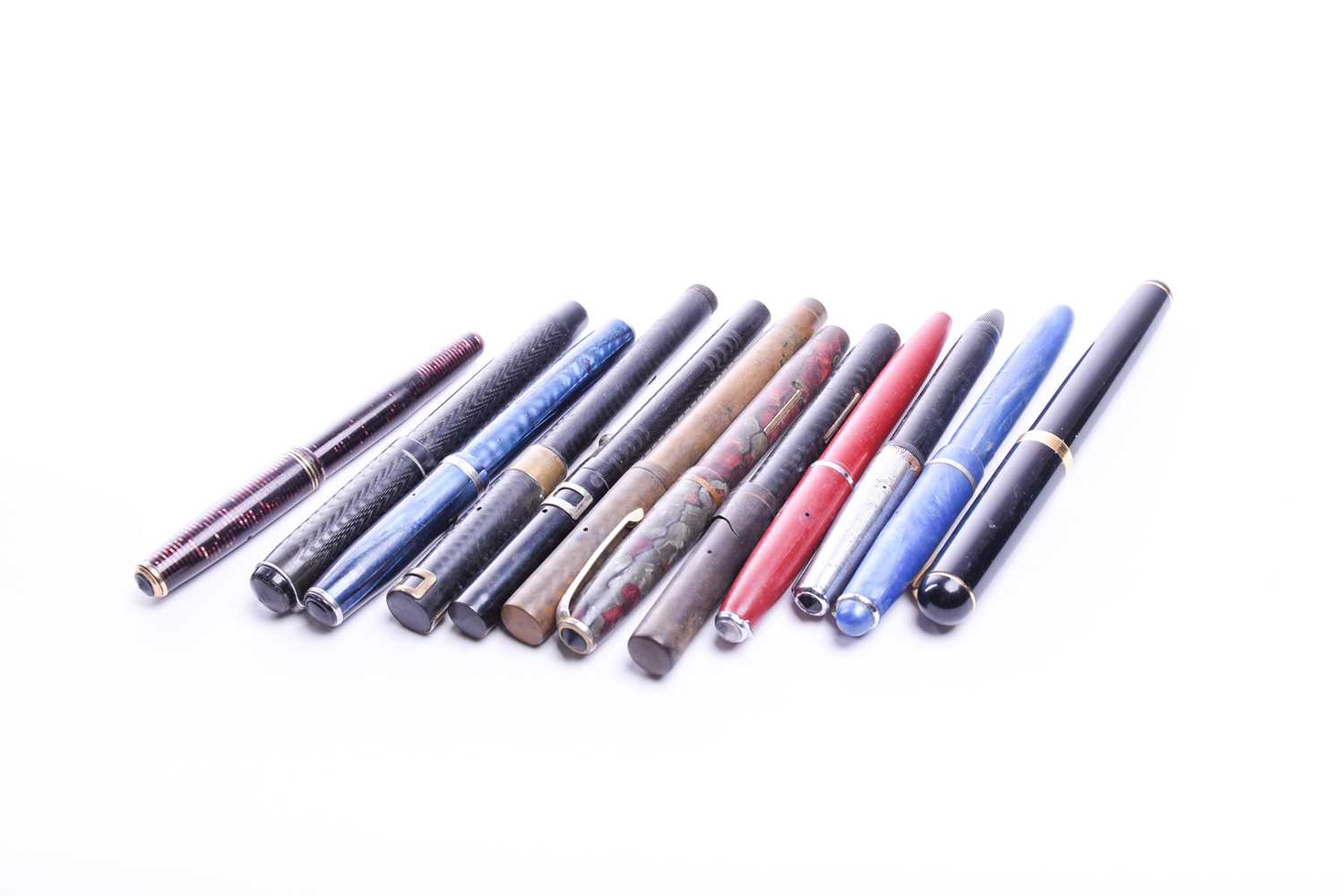 Lot 324 - A collection of twelve vintage fountain pens,