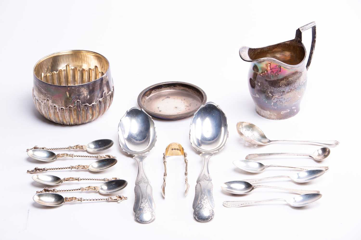 Lot 512 - A mixed group of small silver items to