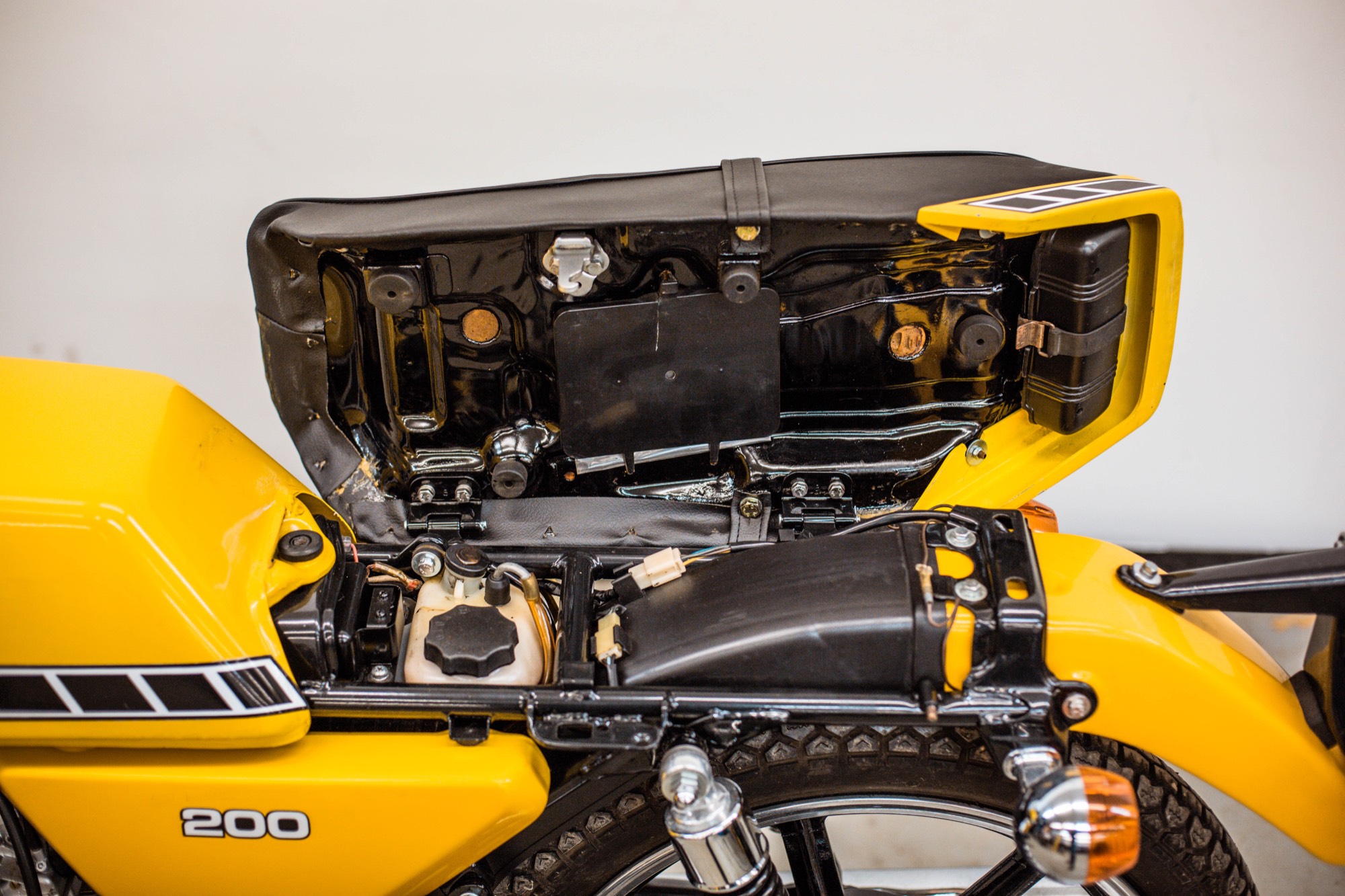 Lot 2 - A 1980 Yamaha RD200 200cc yellow motorcycle,