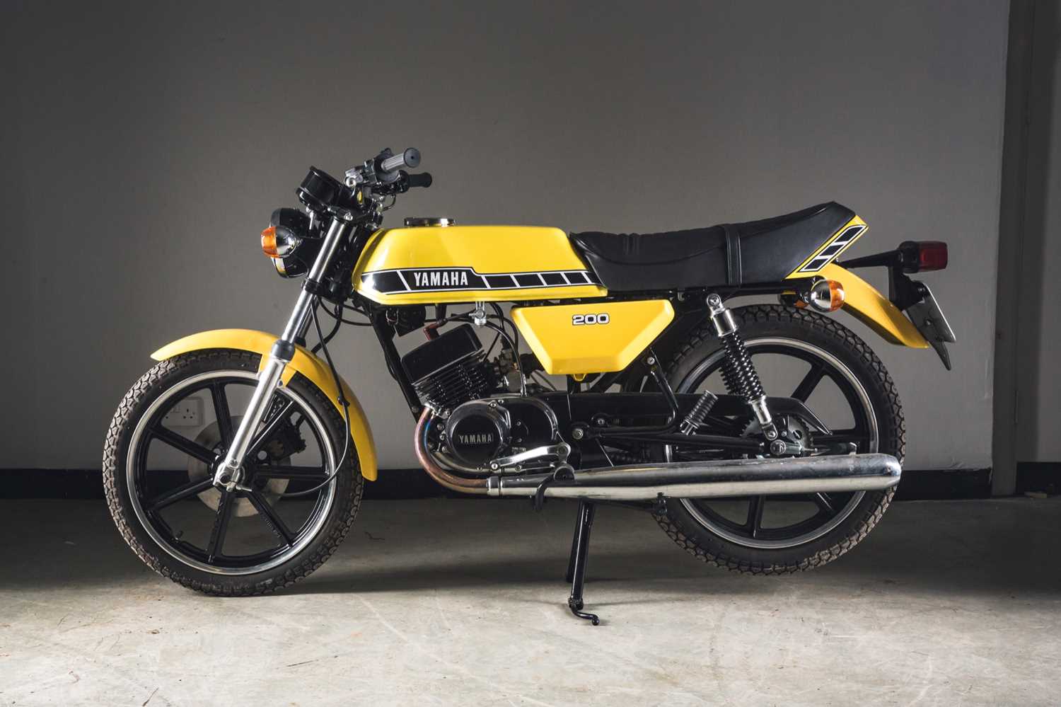 Lot 2 - A 1980 Yamaha RD200 200cc yellow motorcycle,