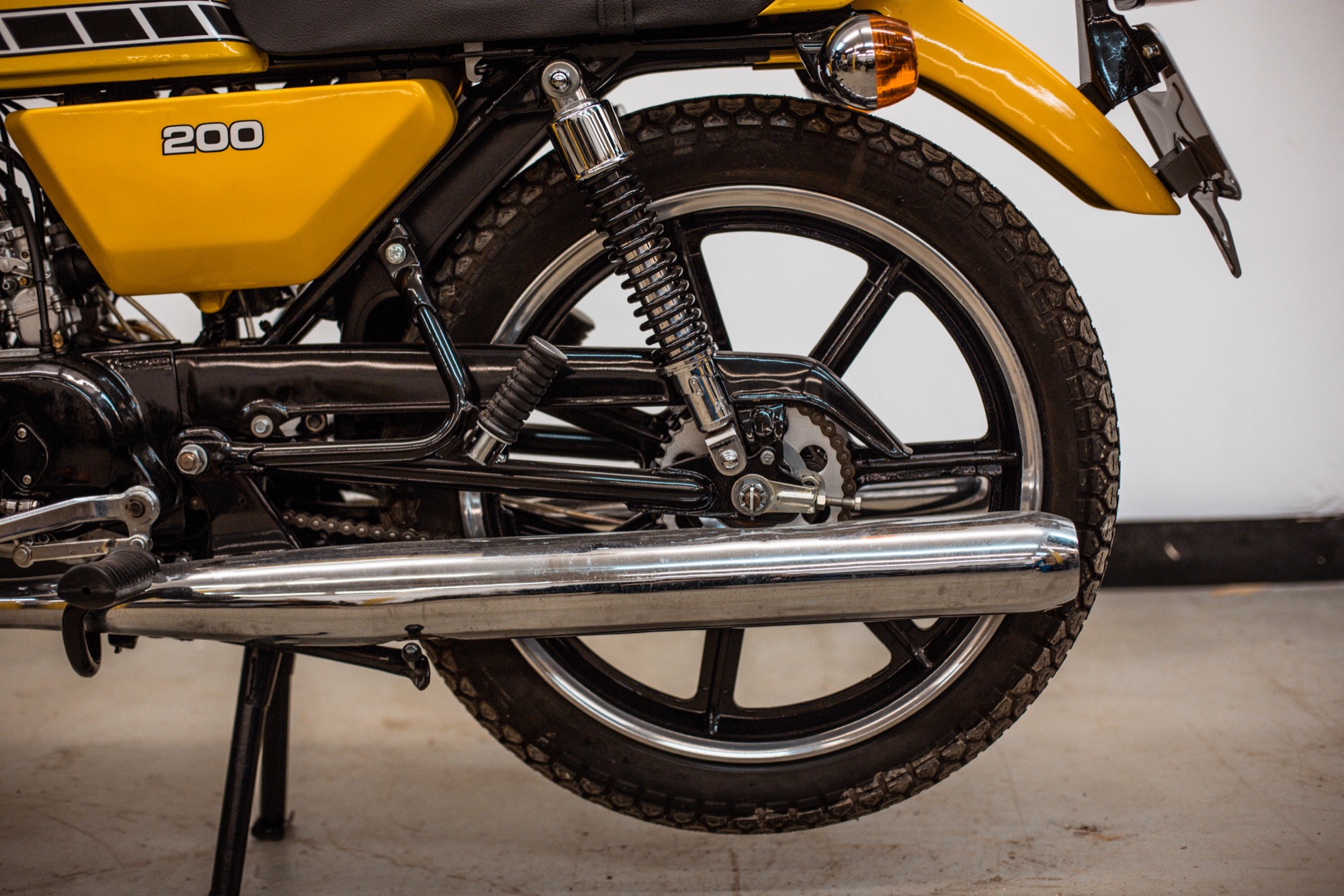 Lot 2 - A 1980 Yamaha RD200 200cc yellow motorcycle,