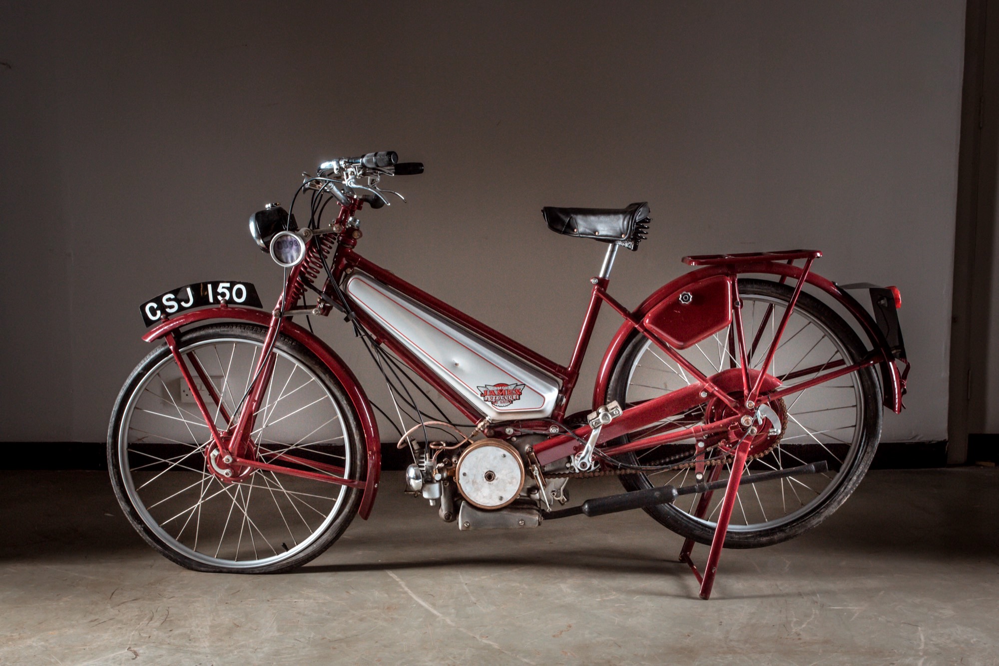 Lot 6 - A 1948 James Autocycle De Luxe, 98cc,
