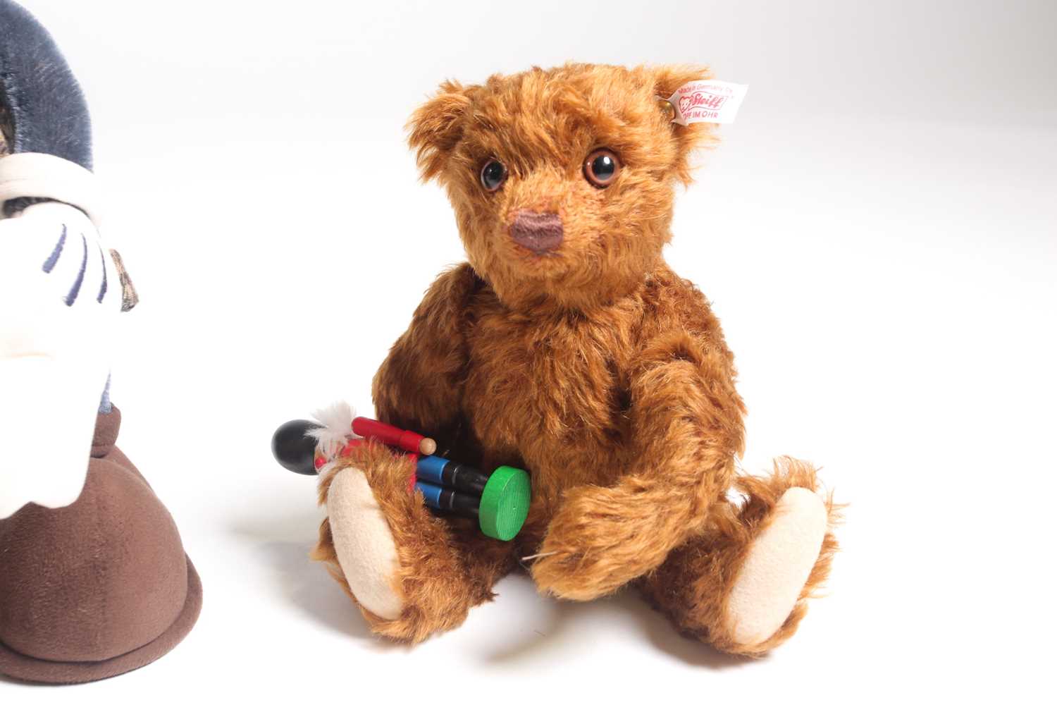 Lot 439 - A large Steiff 2004 limited edition