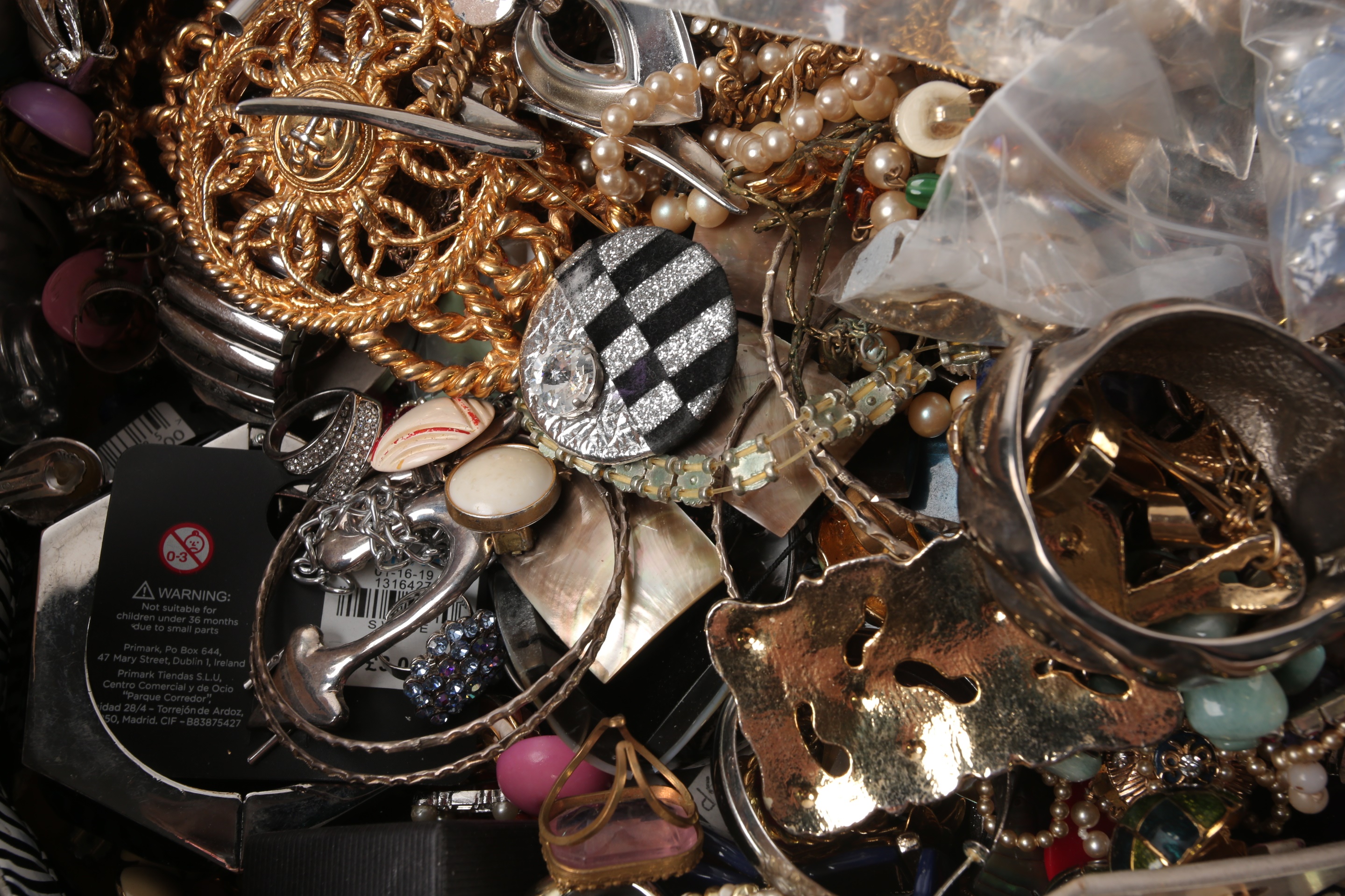 Lot 9 - A large box of costume jewellery items, to