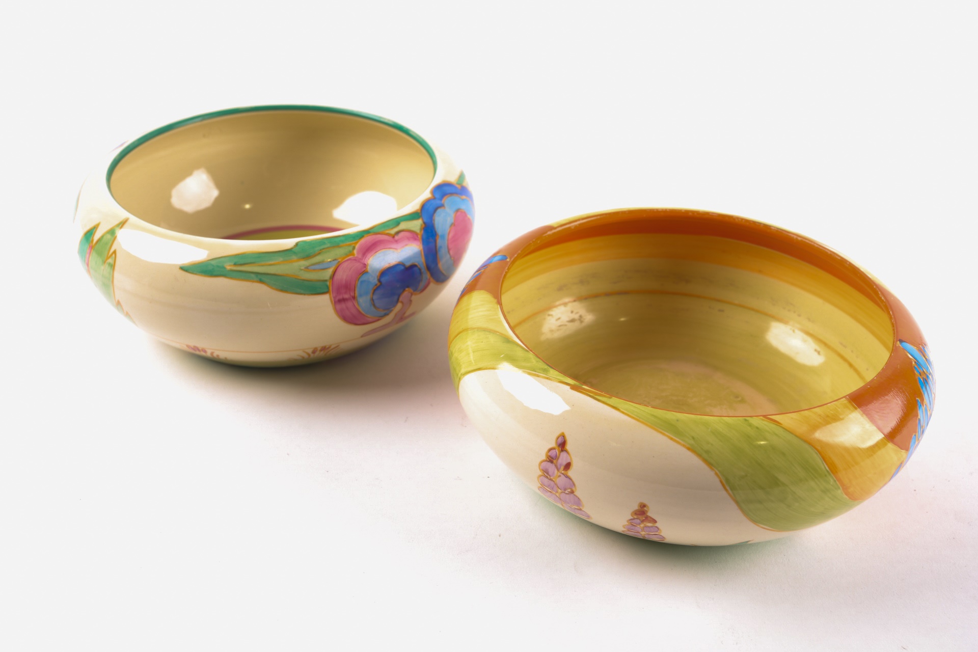 Lot 234 - Two Clarice Cliff pottery bowls, 'Windbells'