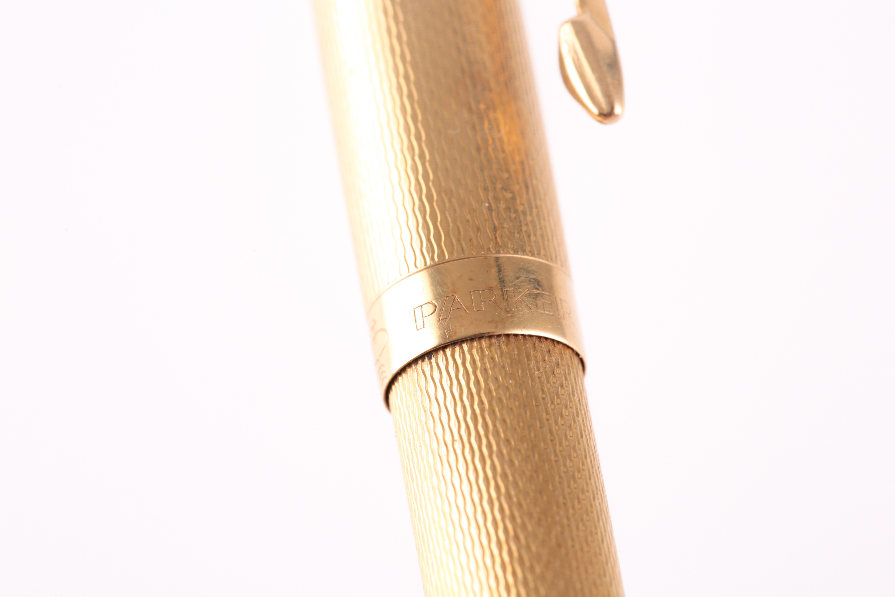 Lot 384 - An 18ct yellow gold Parker ballpoint pen,