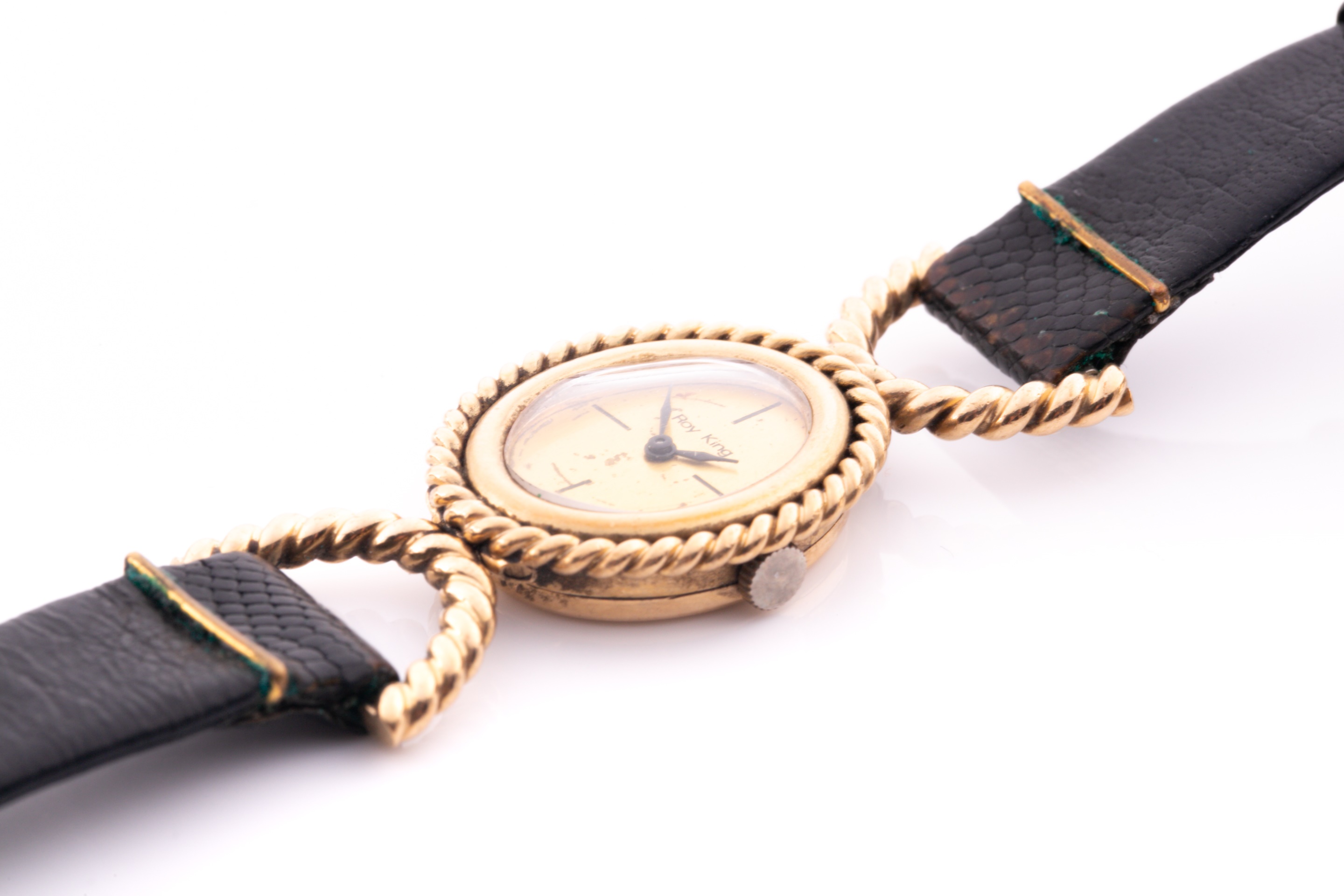 Lot 370 - A 9ct yellow gold ladies Roy King watch,