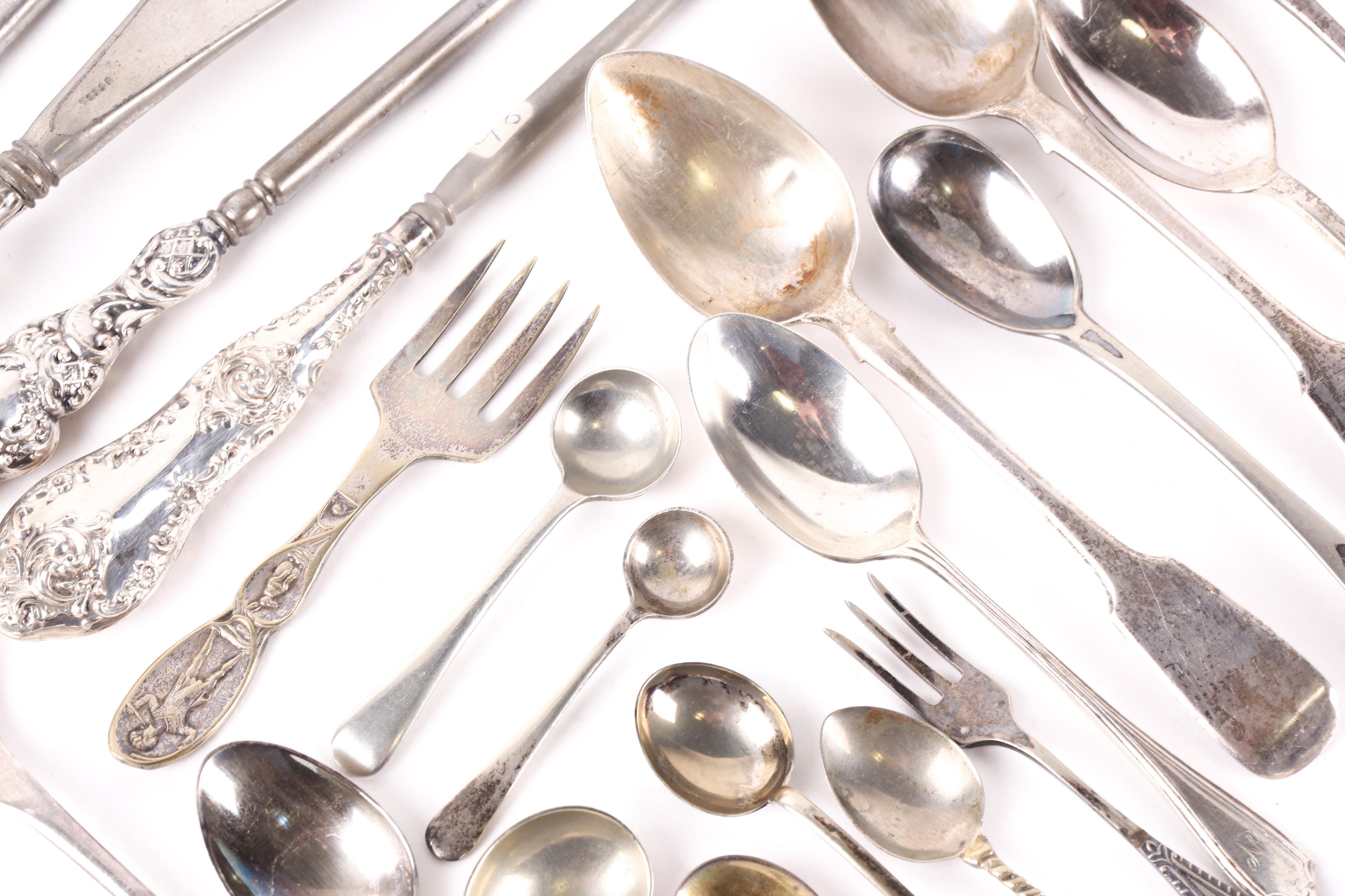 Lot 563 - A small collection of mixed silver flatware