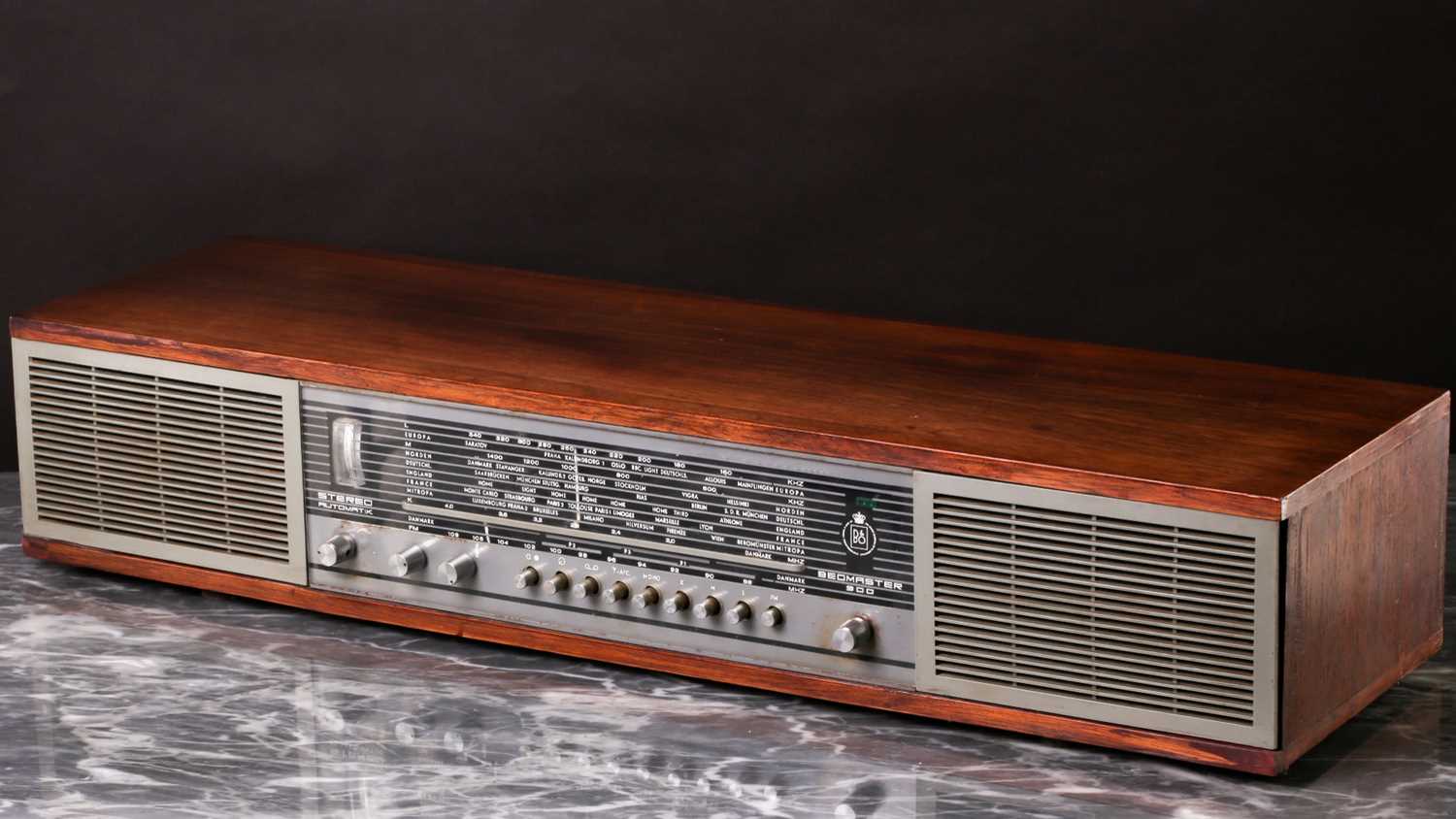 Lot 265 - A vintage Bang & Olufsen Beomaster 900K,