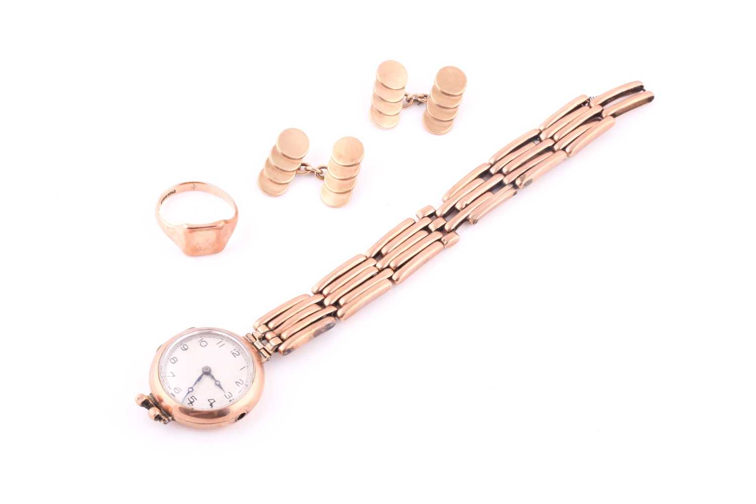 Lot 702 - A pocket watch, 9ct gold signet ring and