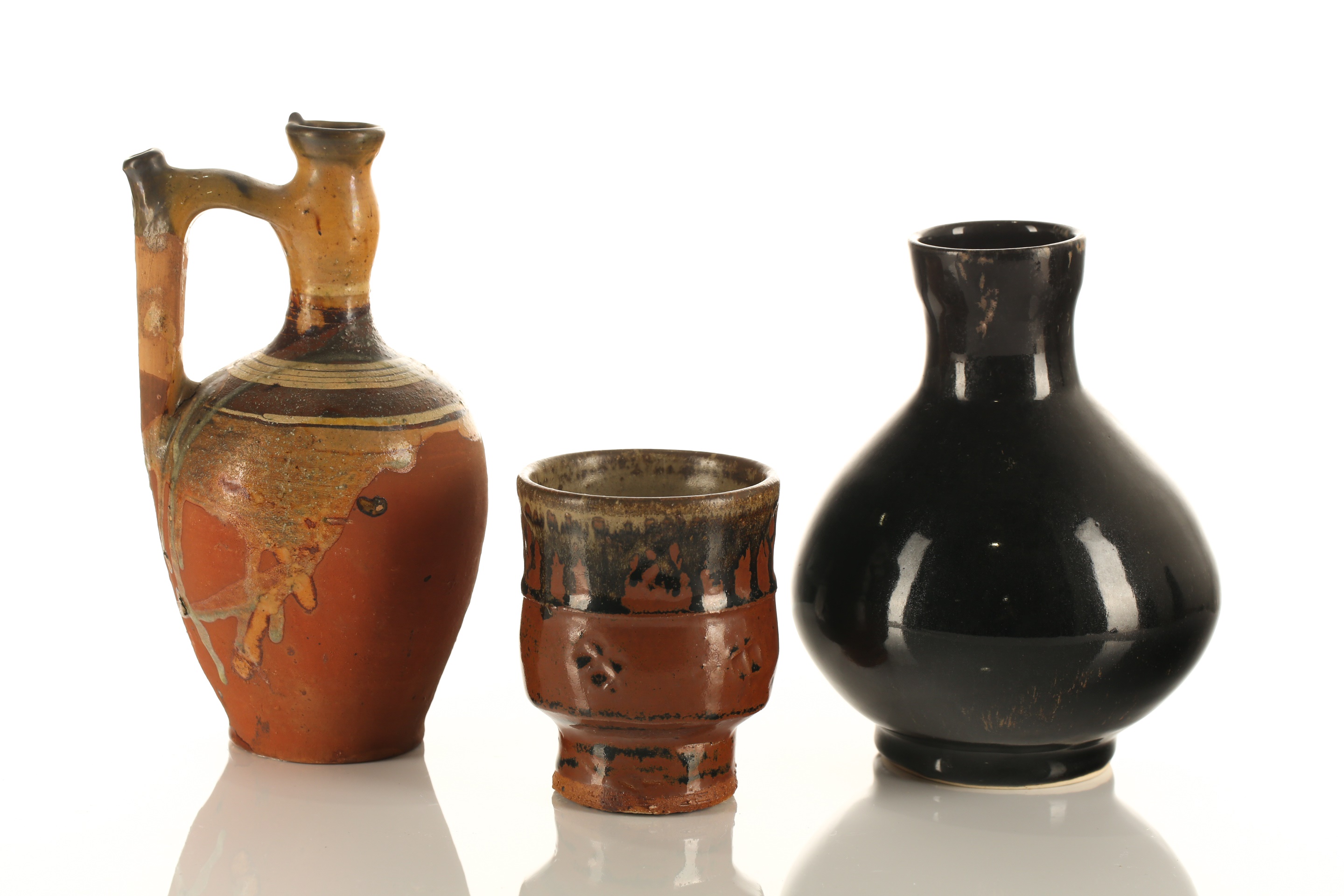 Lot 531 - A Cecil Baugh (Jamaican) Studio pottery
