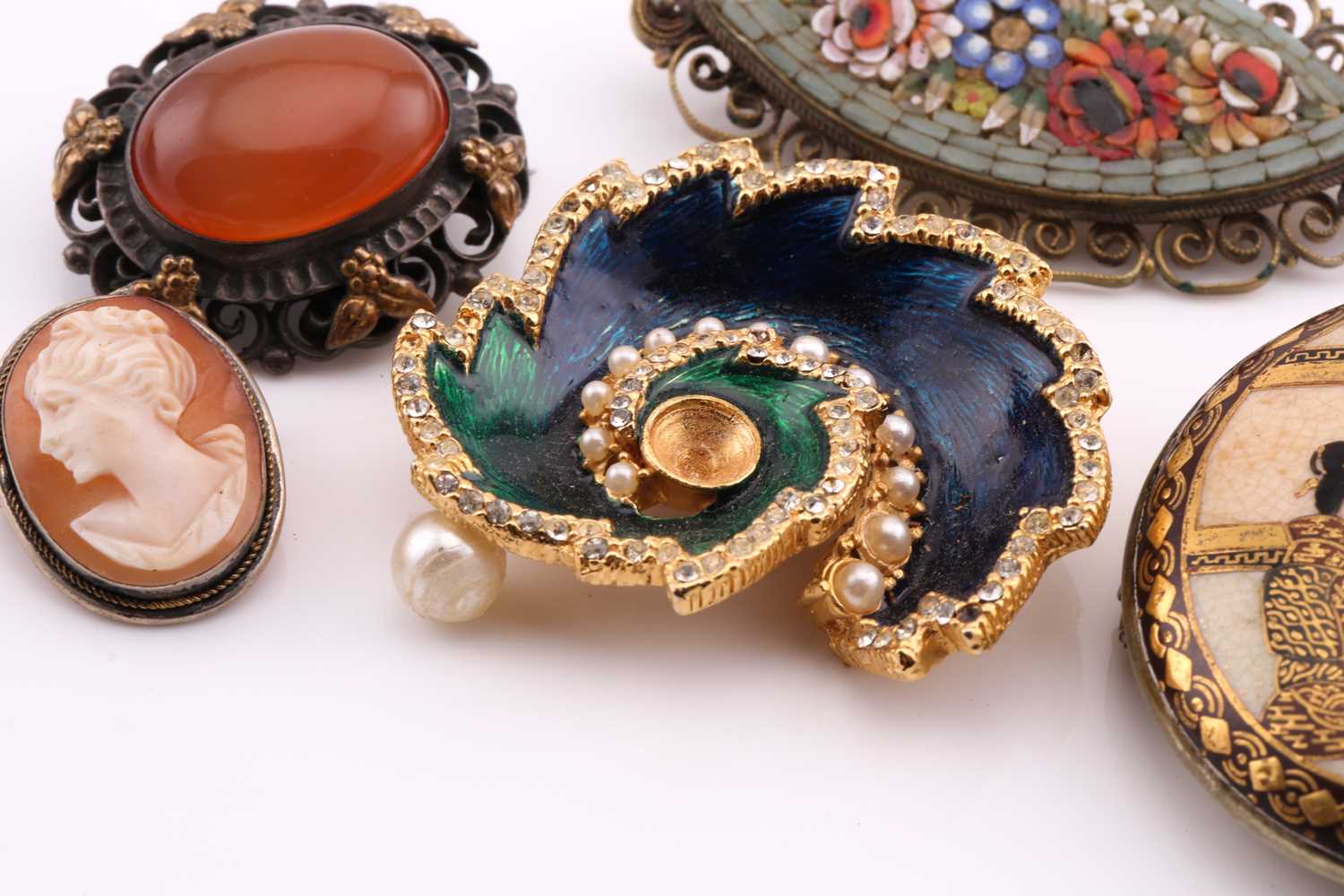 Lot 287 - A Japanese Satsuma porcelain geisha brooch,