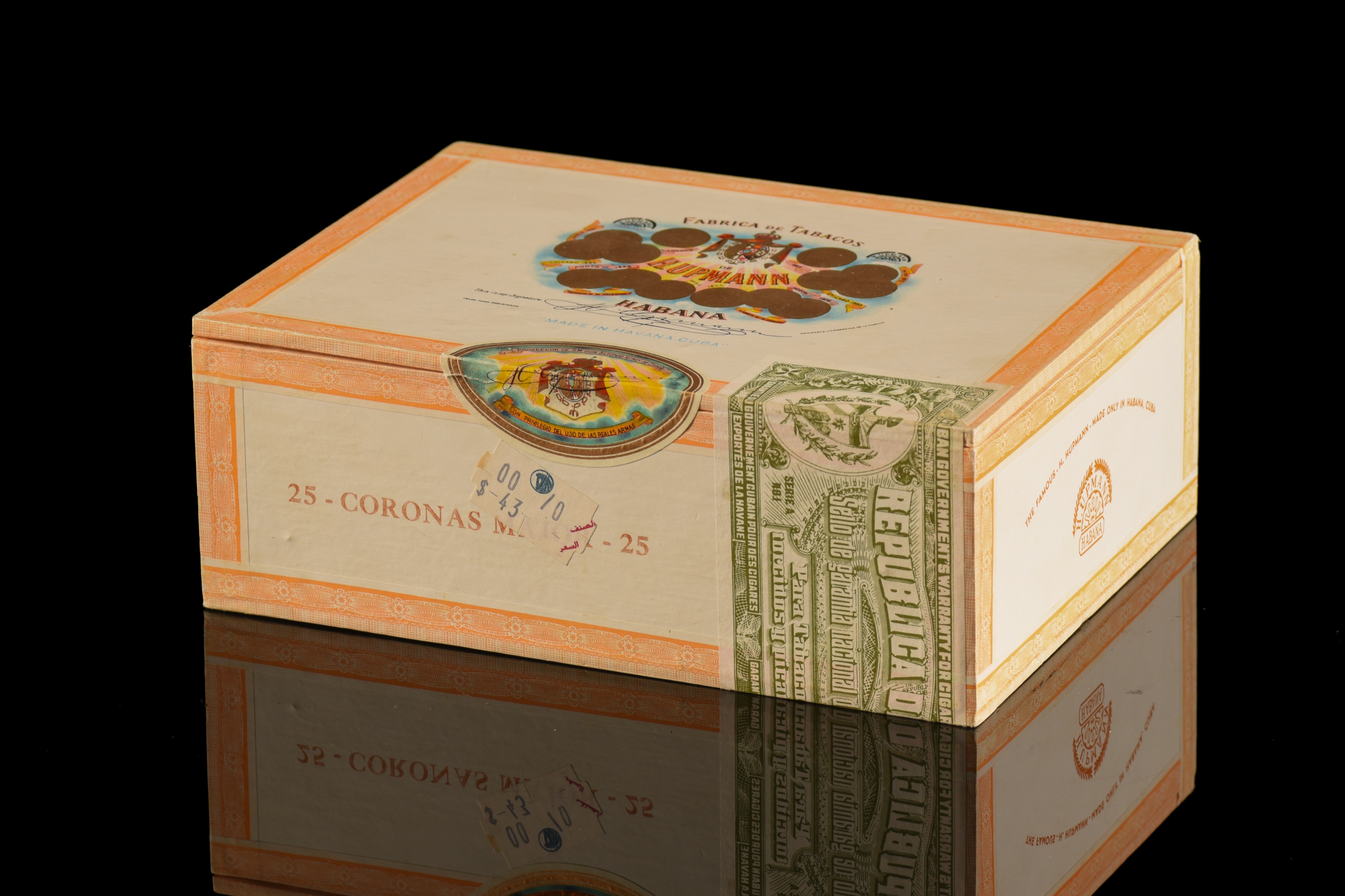 Lot 239 - A sealed box of 25 H. Upmann Coronas Major