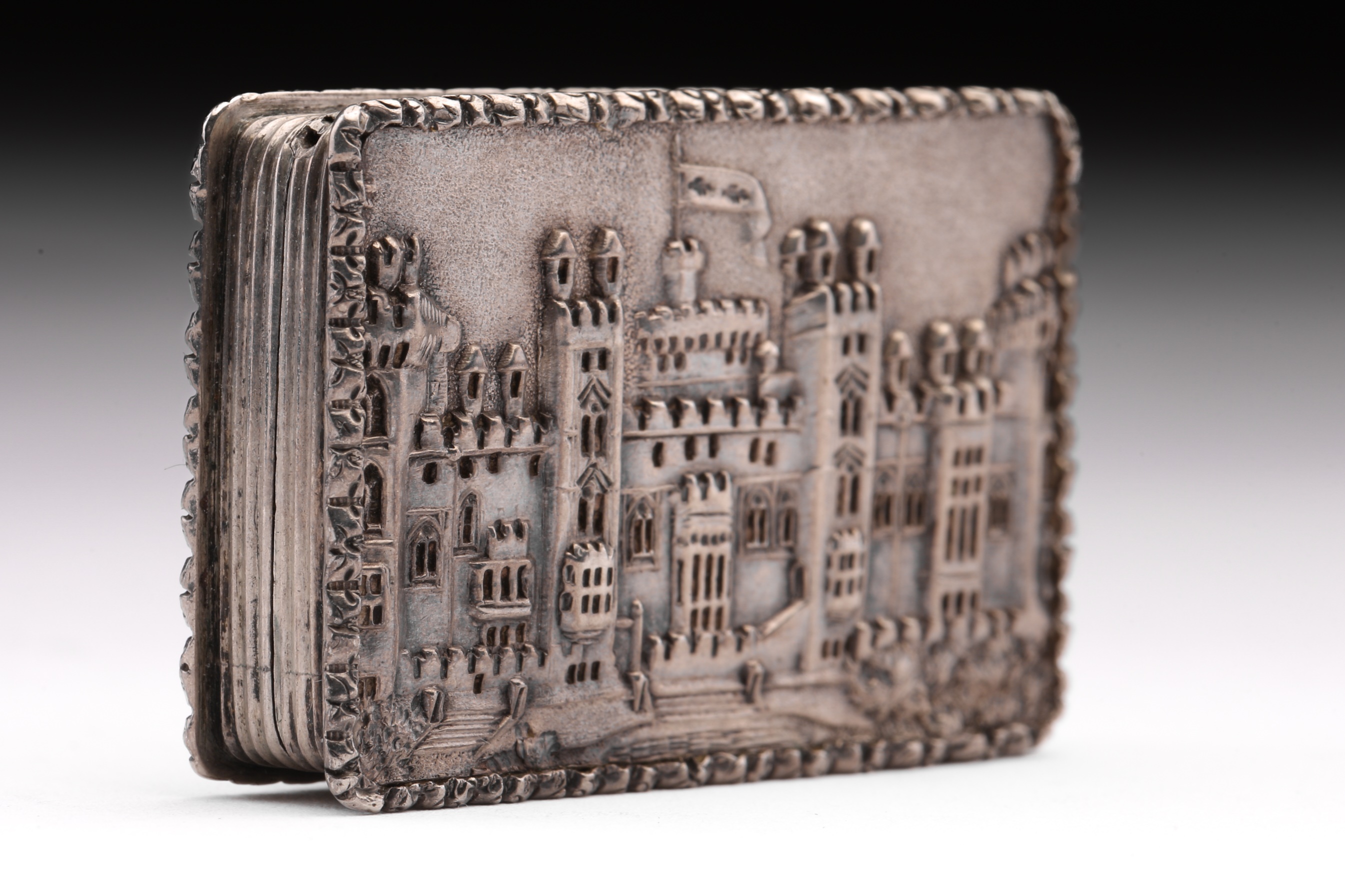 Lot 357 - A George IV castle top vinaigrette depicting