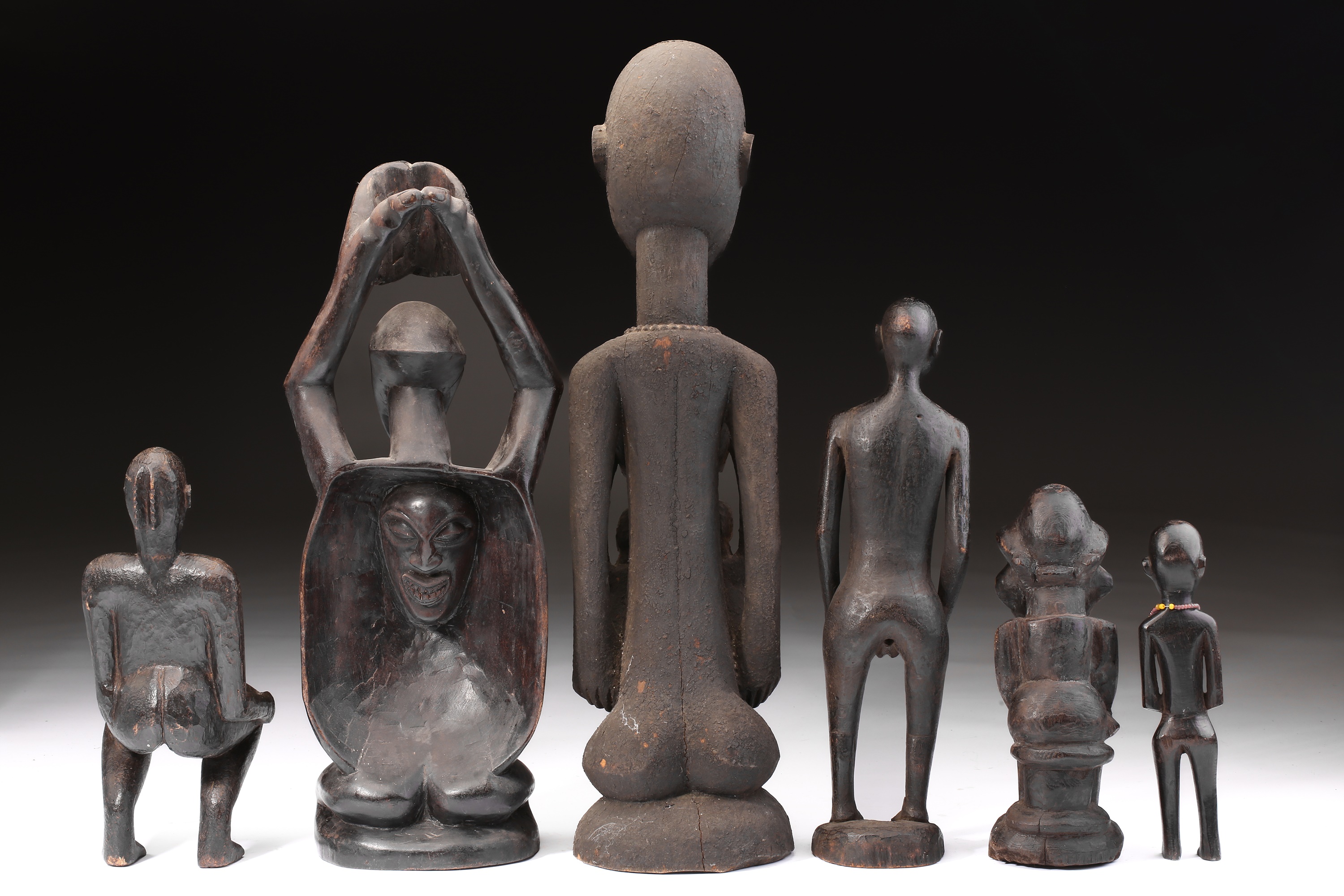 Lot 45 - A large Tanzanian female maternity figure,