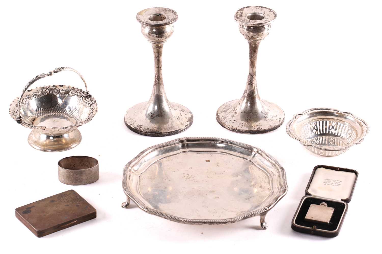 Lot 481 - A small collection of silver items including