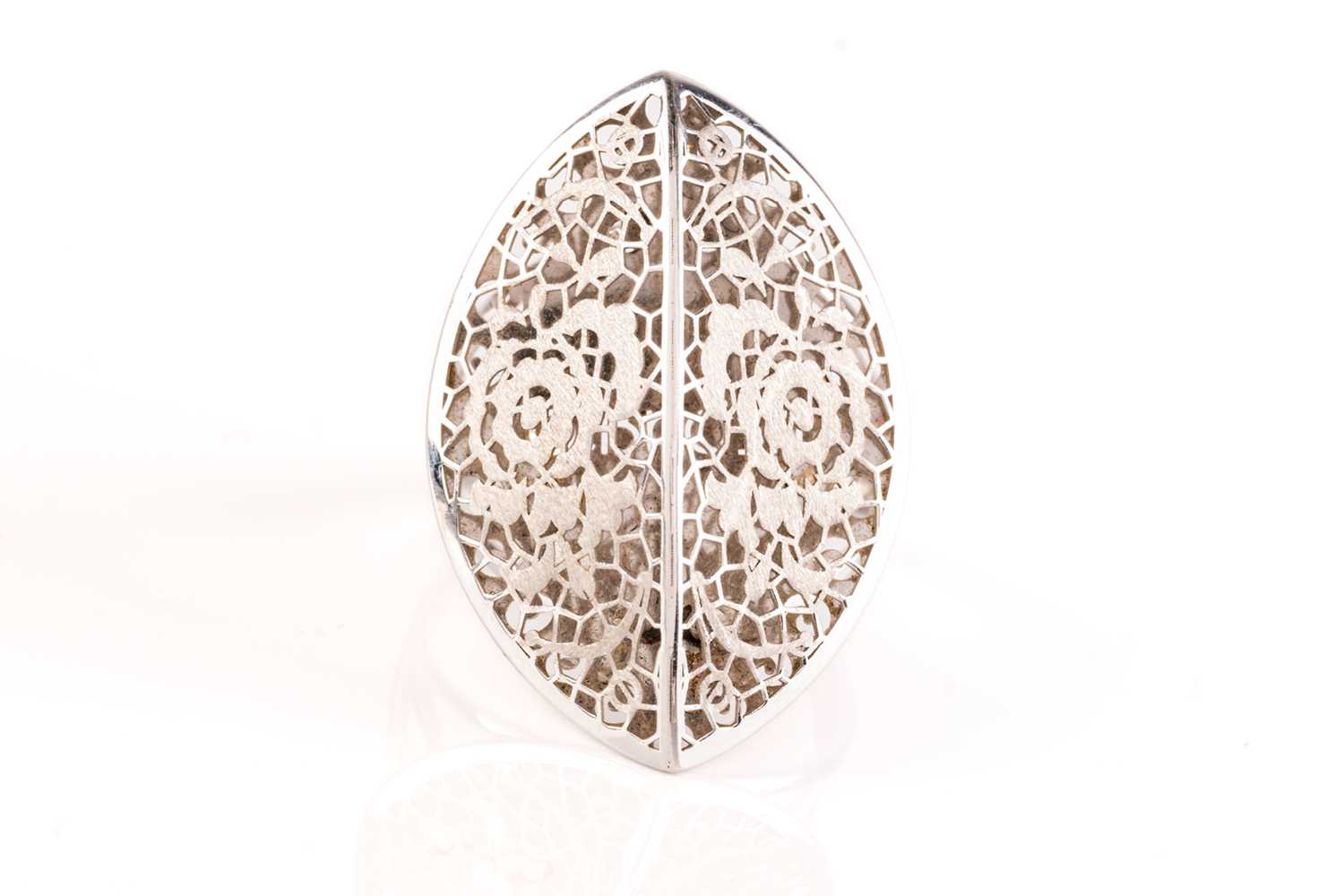 Lot 244 - A lacework dress ring, from the collection