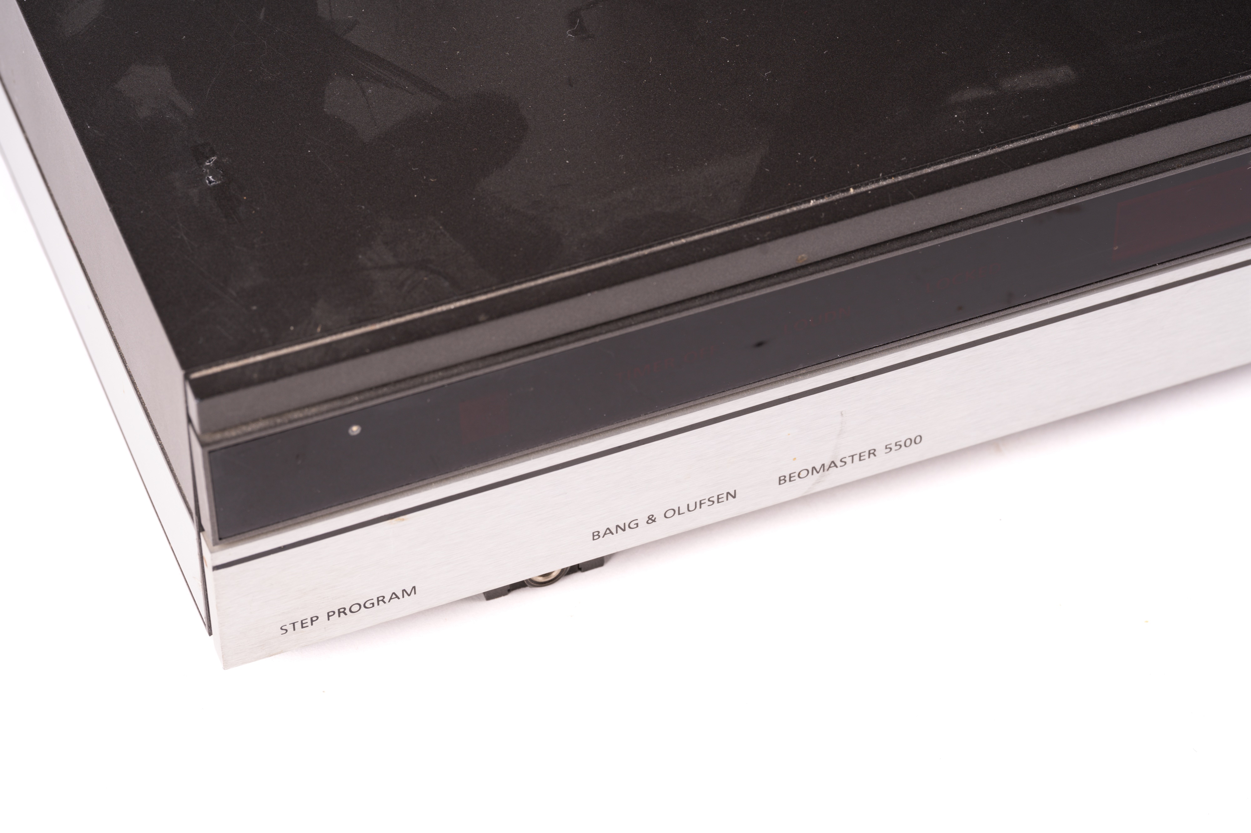 Lot 605 - A Bang & Olufsen Beomaster 5500 music system,