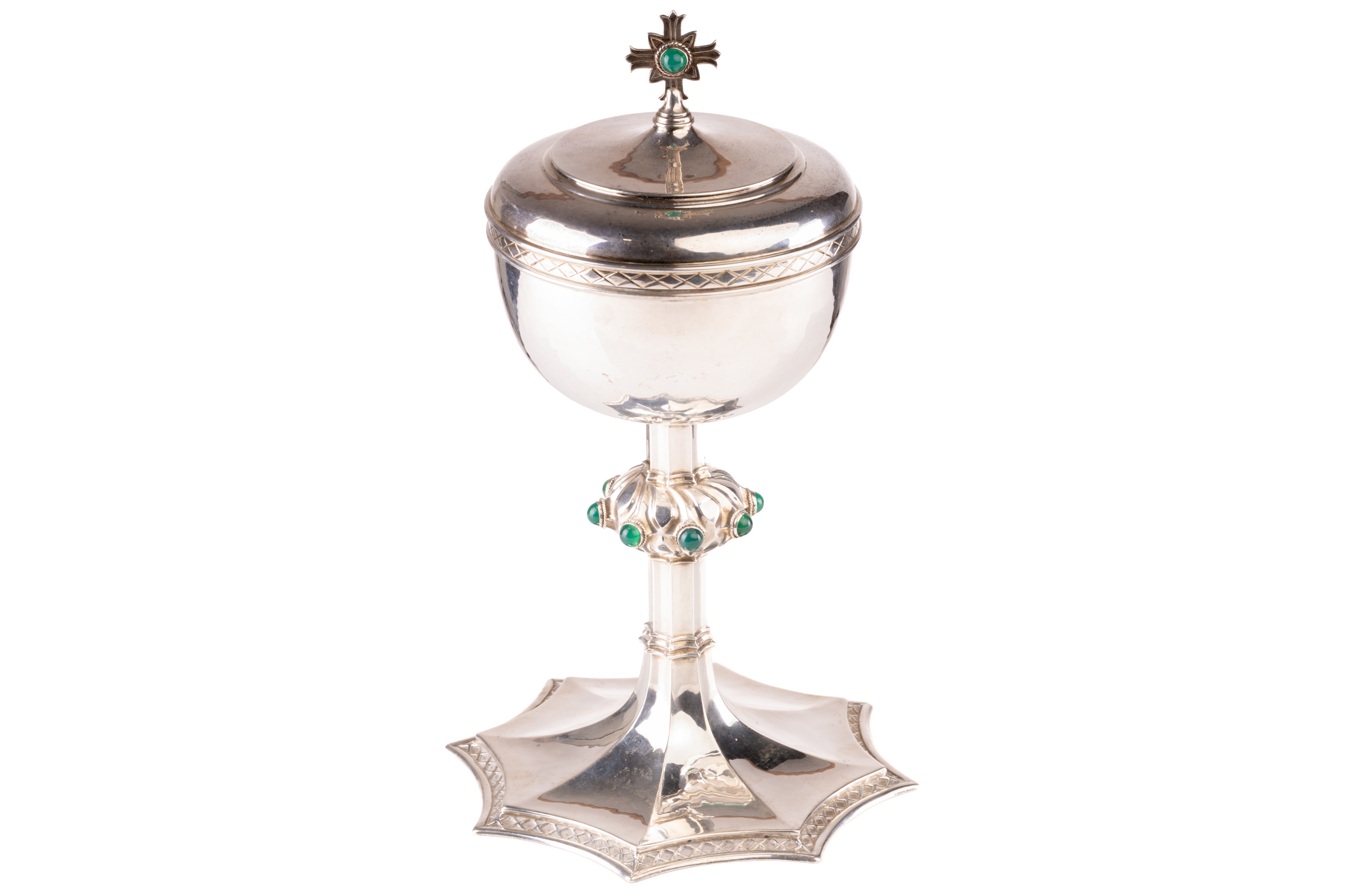 Lot 437 - A silver ciborium, Burns, Oats & Washbourne,
