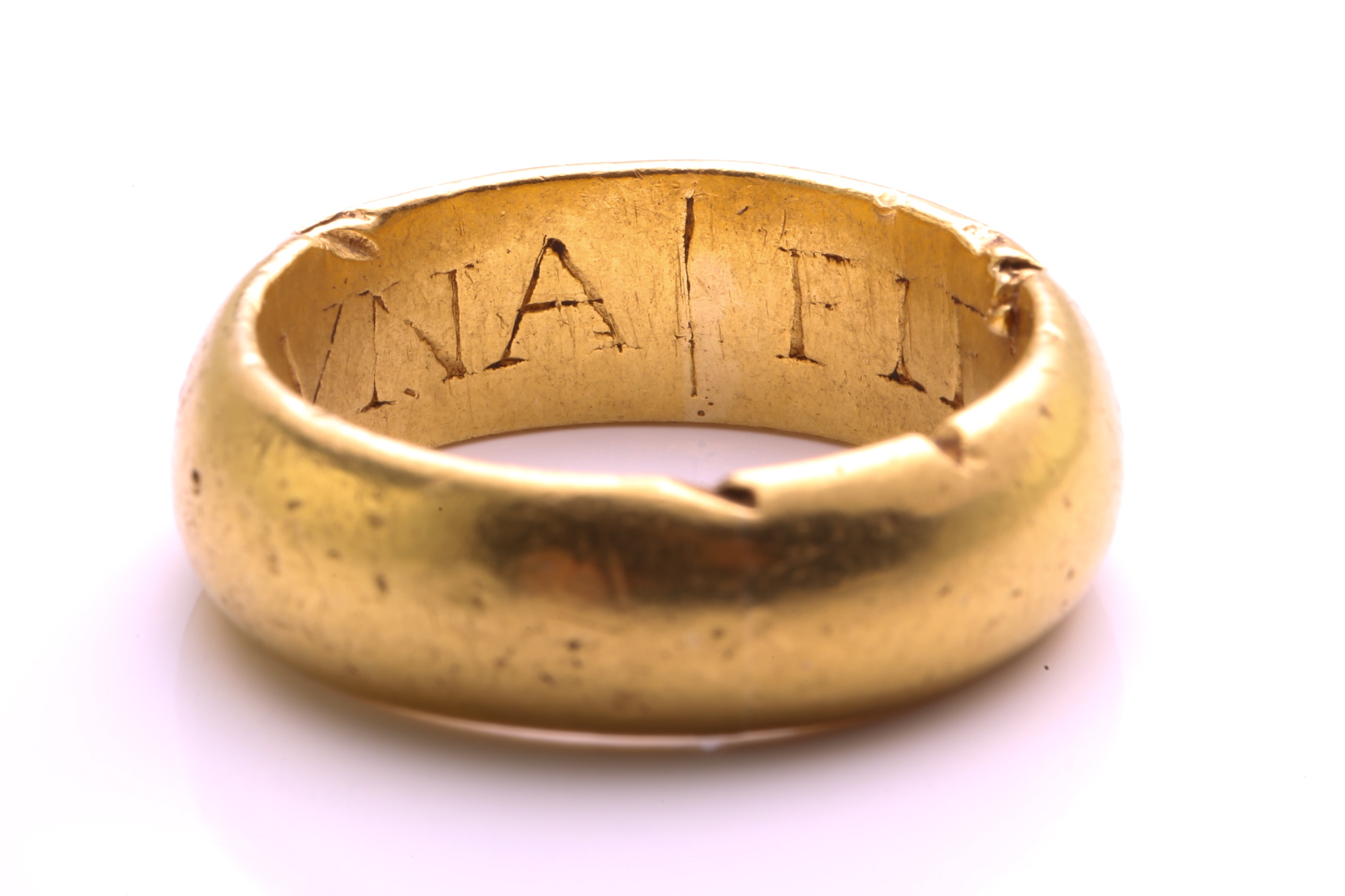 Lot 298 - An Early 18th-century wedding ring, the