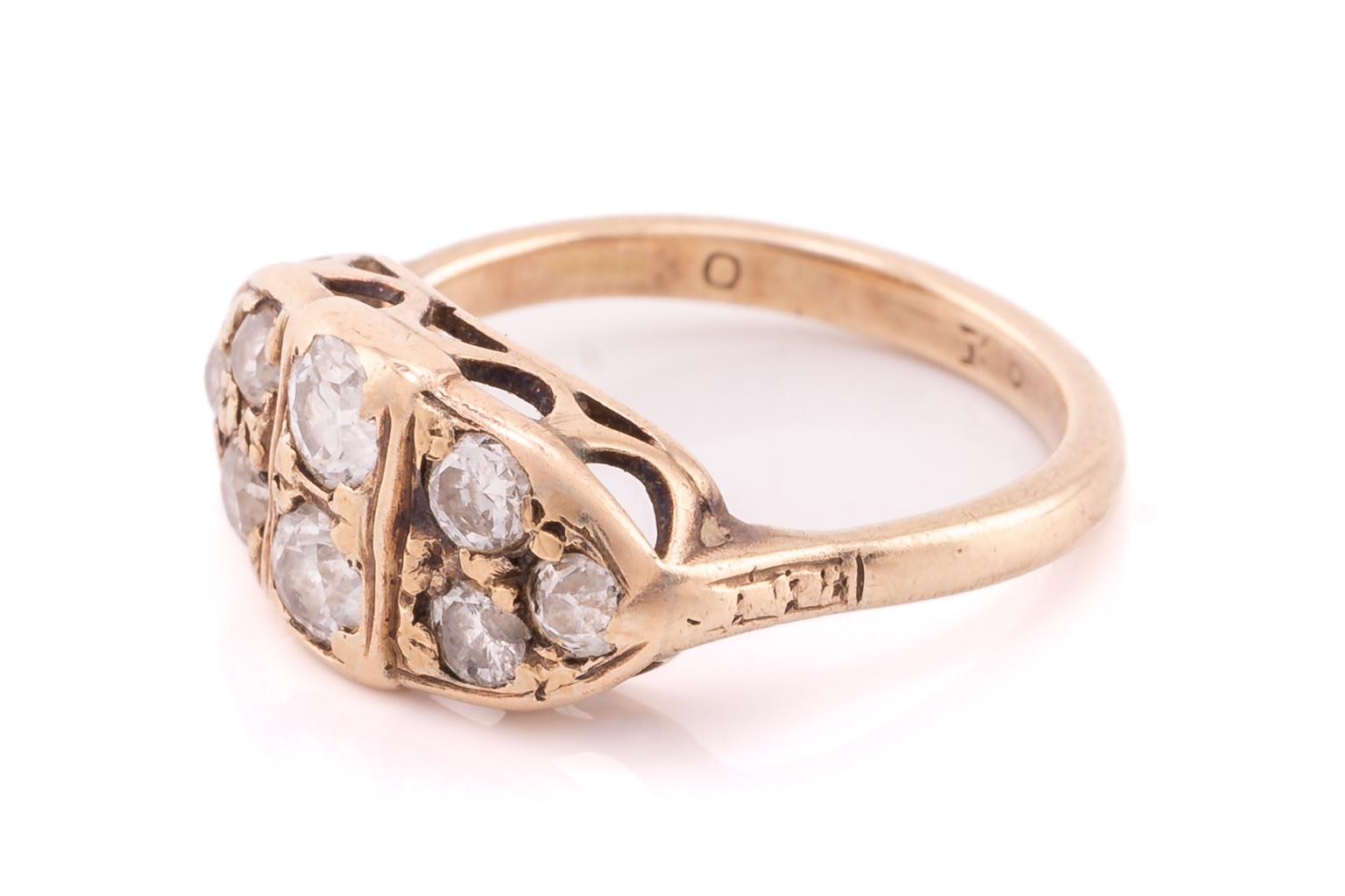Lot 184 - An eight stone diamond boat shaped cluster