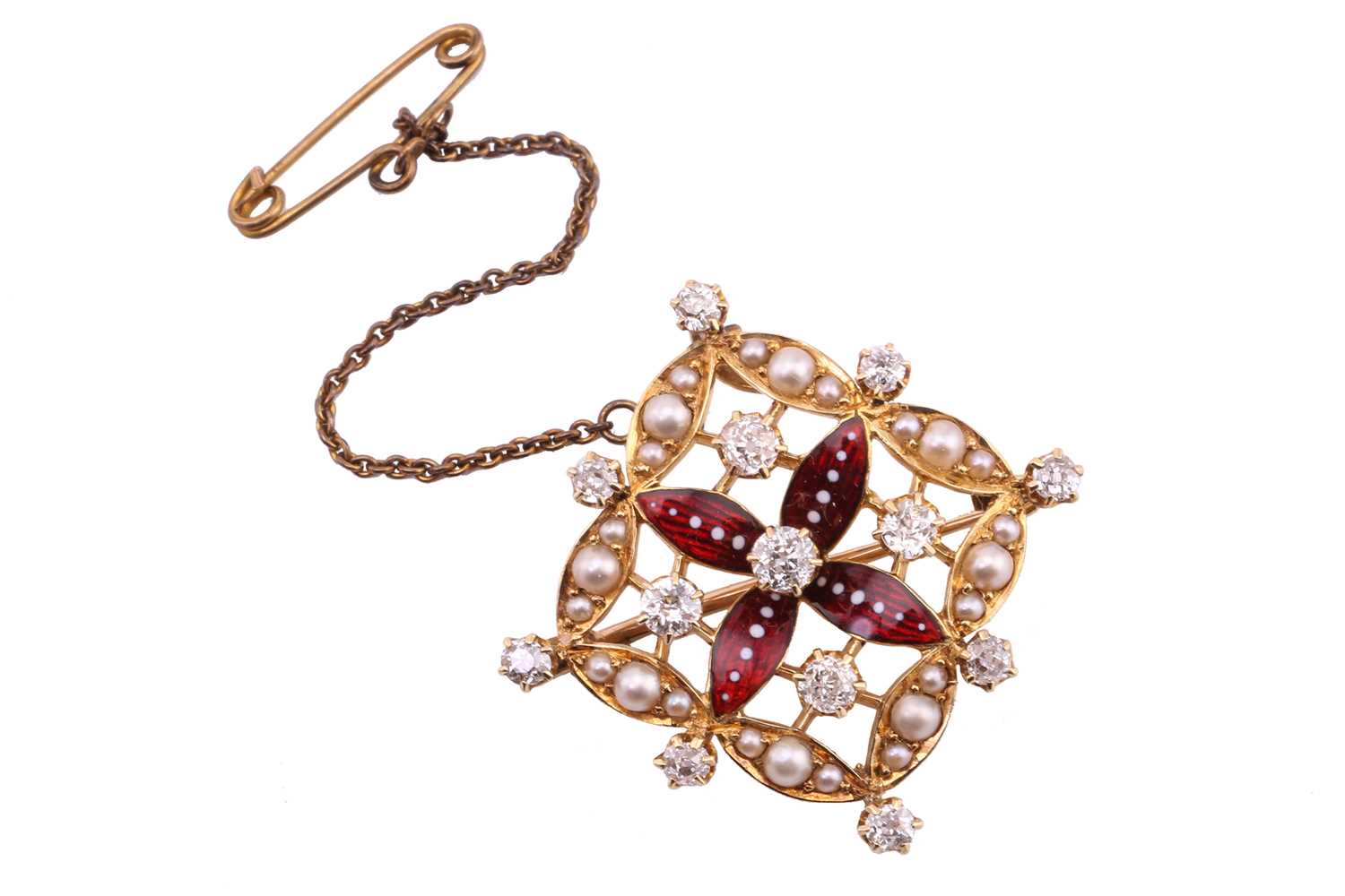 Lot 170 - An Edwardian lozenge shape diamond brooch,