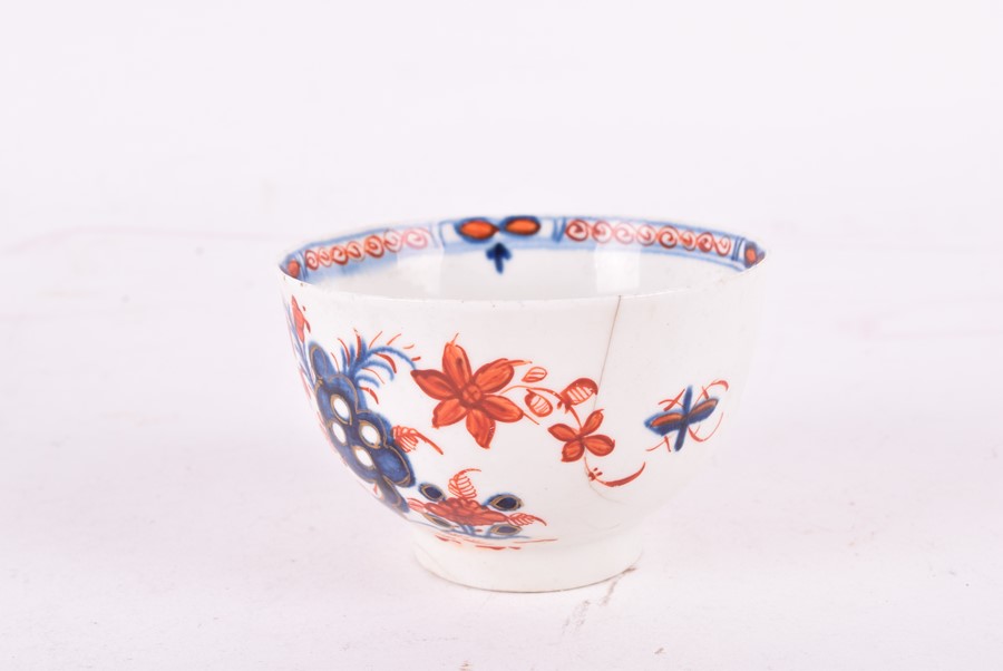 Lot 274 - An 18th century Lowestoft porcelain slop