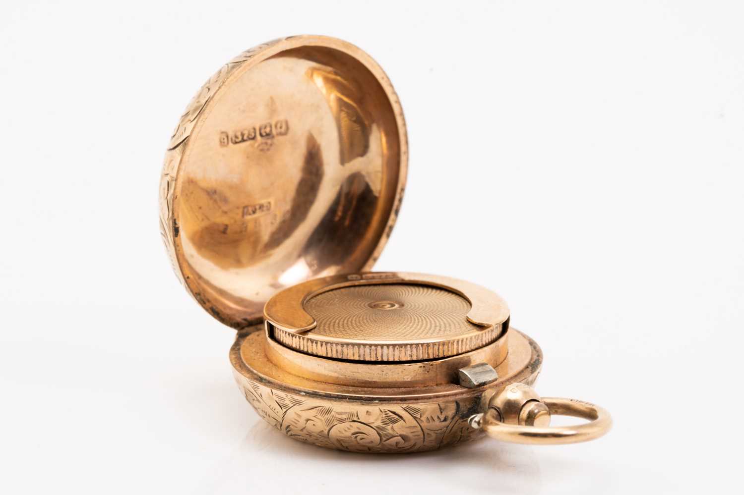 Lot 73 - A 9ct gold sovereign case with a Victorian
