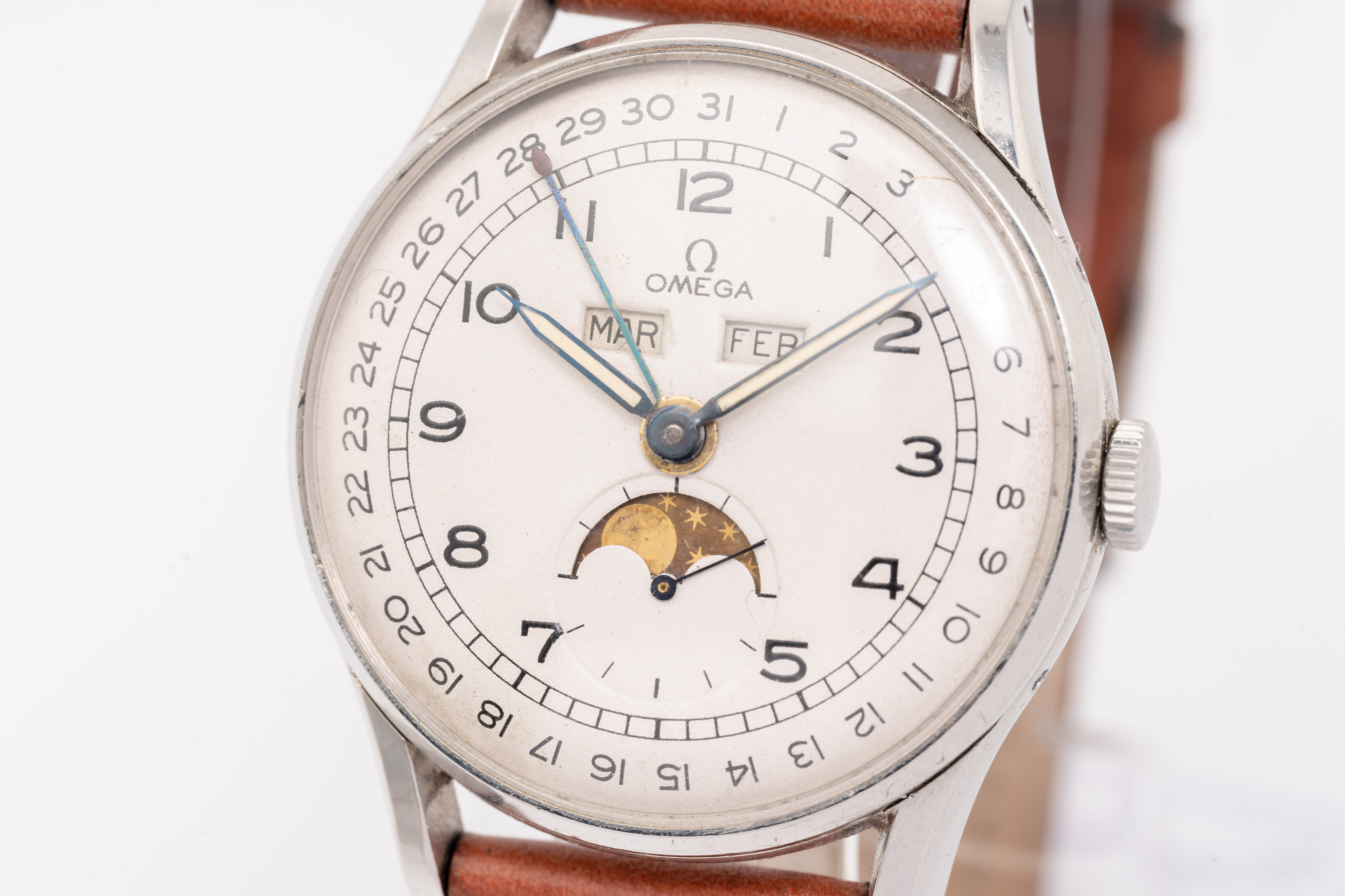 Lot 379 - An Omega calendar & moon phase hand-wound
