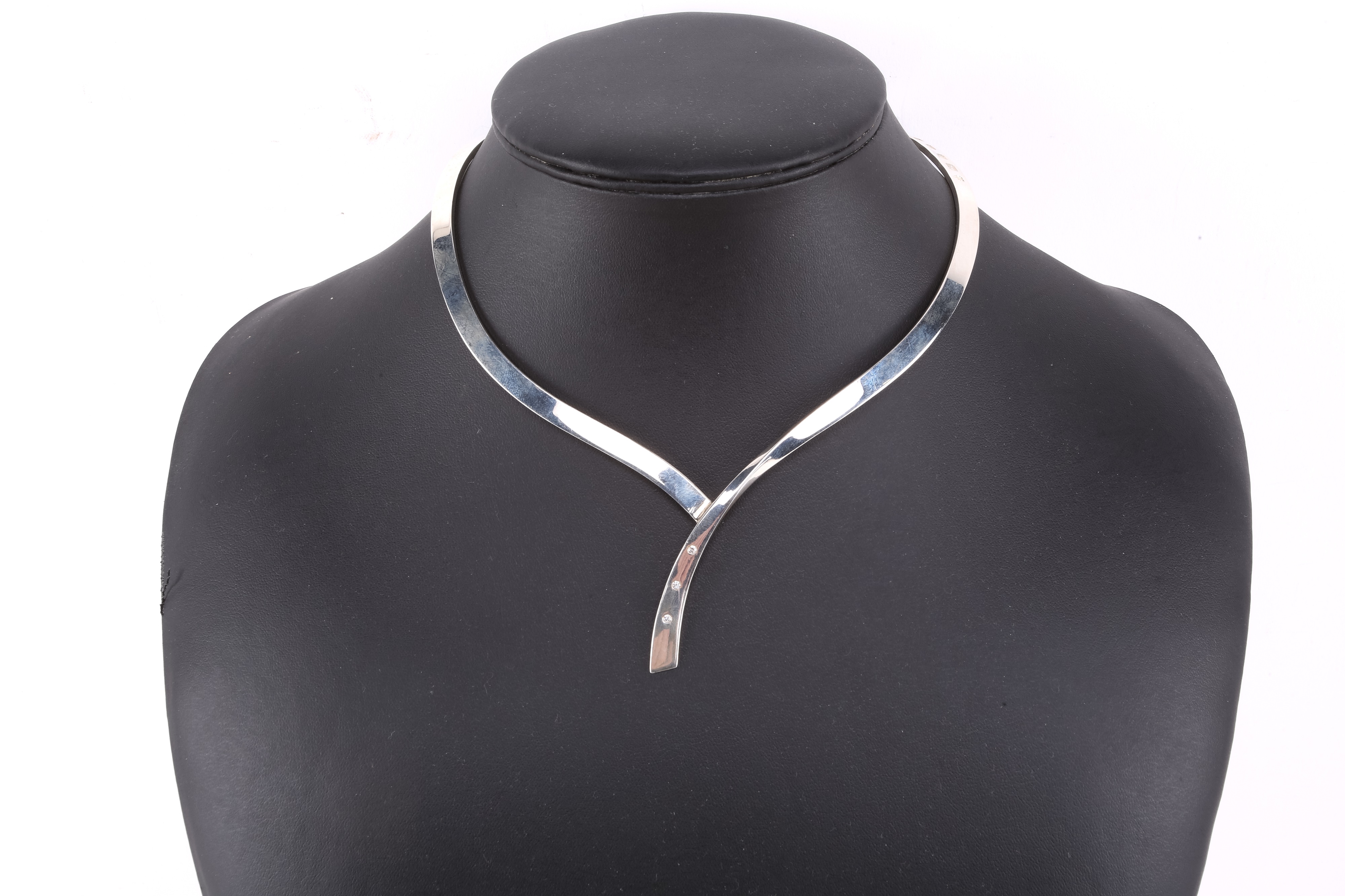 Lot 505 - A large collection of silver torque