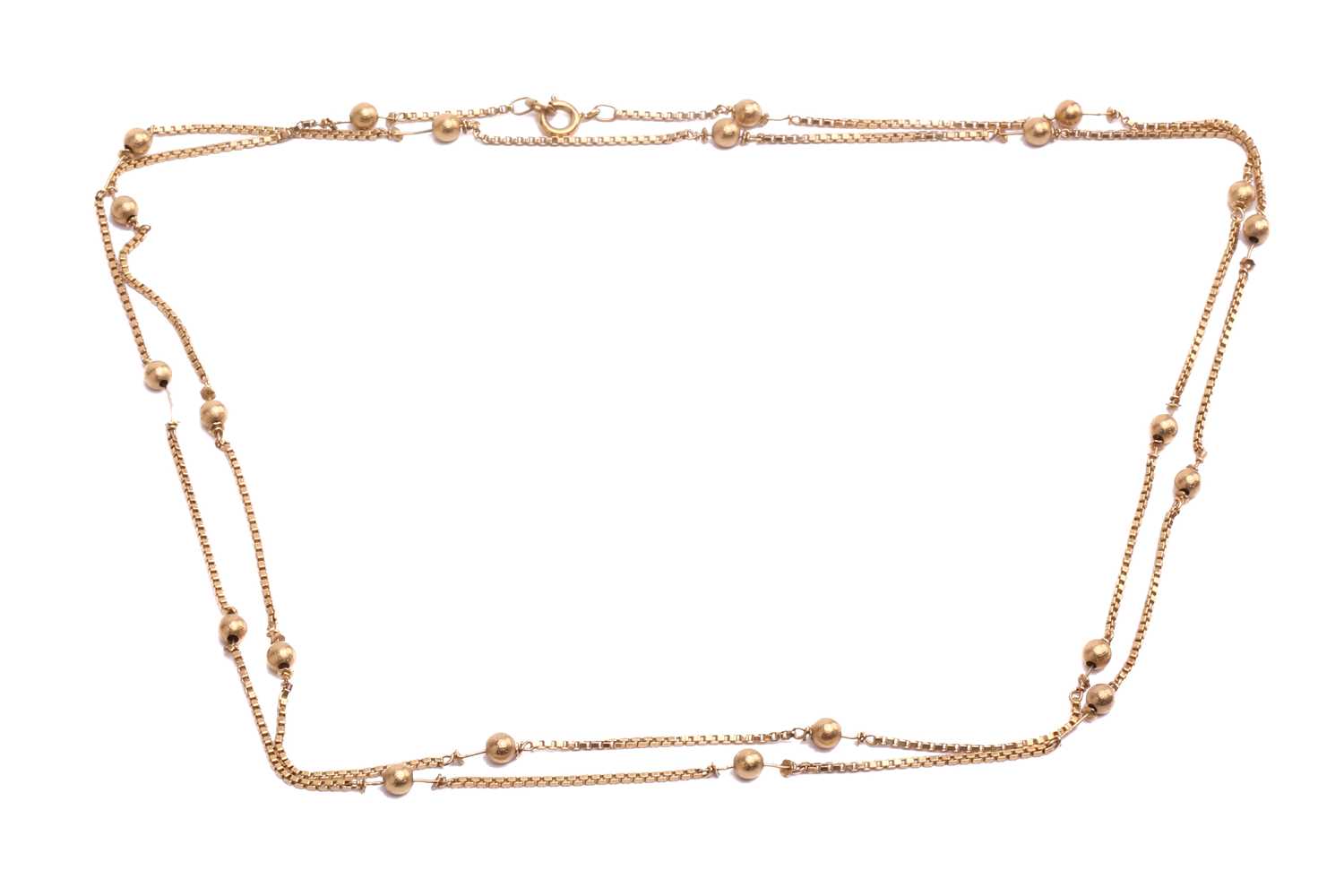 Lot 184 - A long Saturn chain, comprising fine box