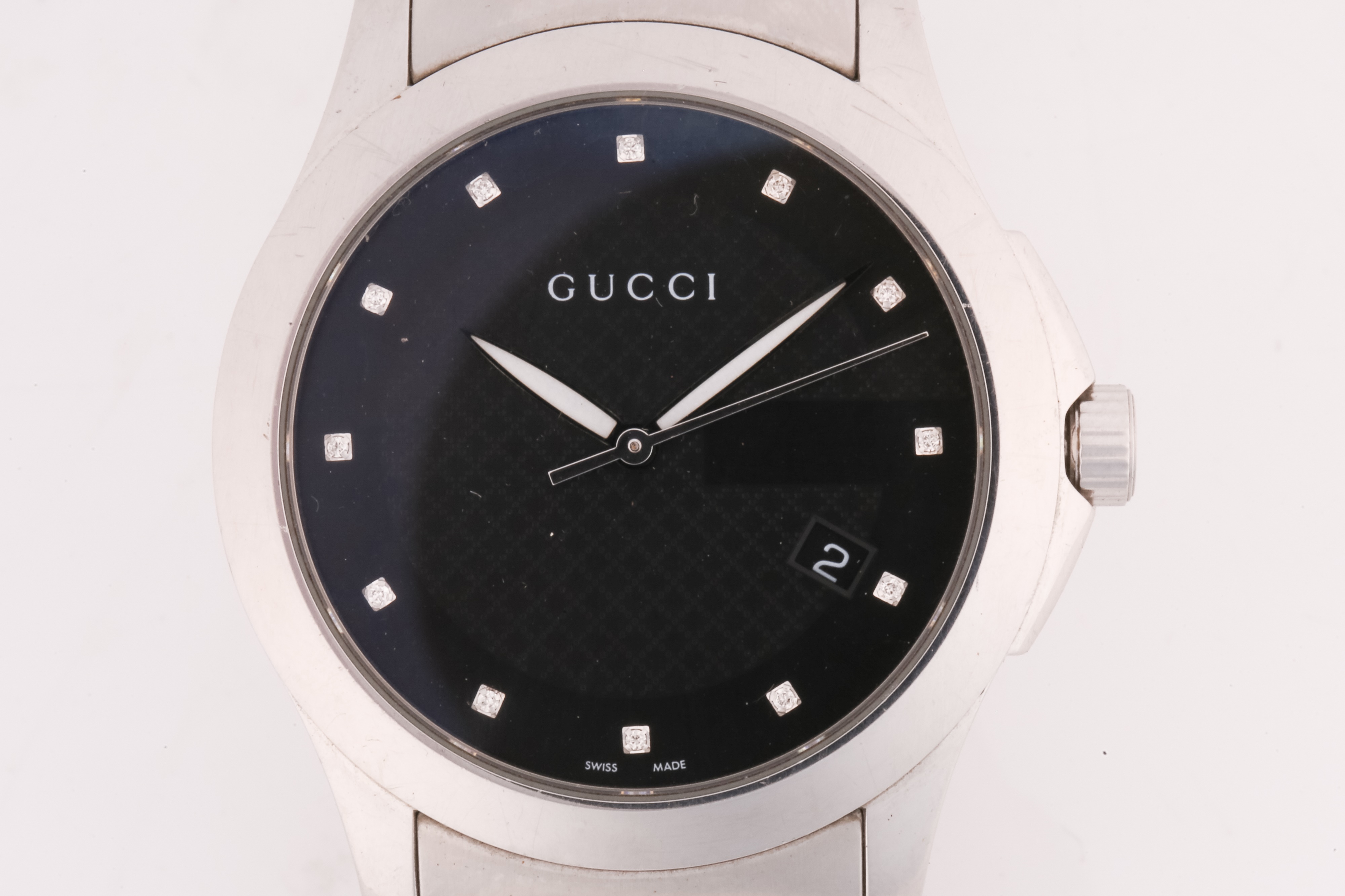 Lot 398 - A Gucci 126.4 gents wristwatch, featuring a