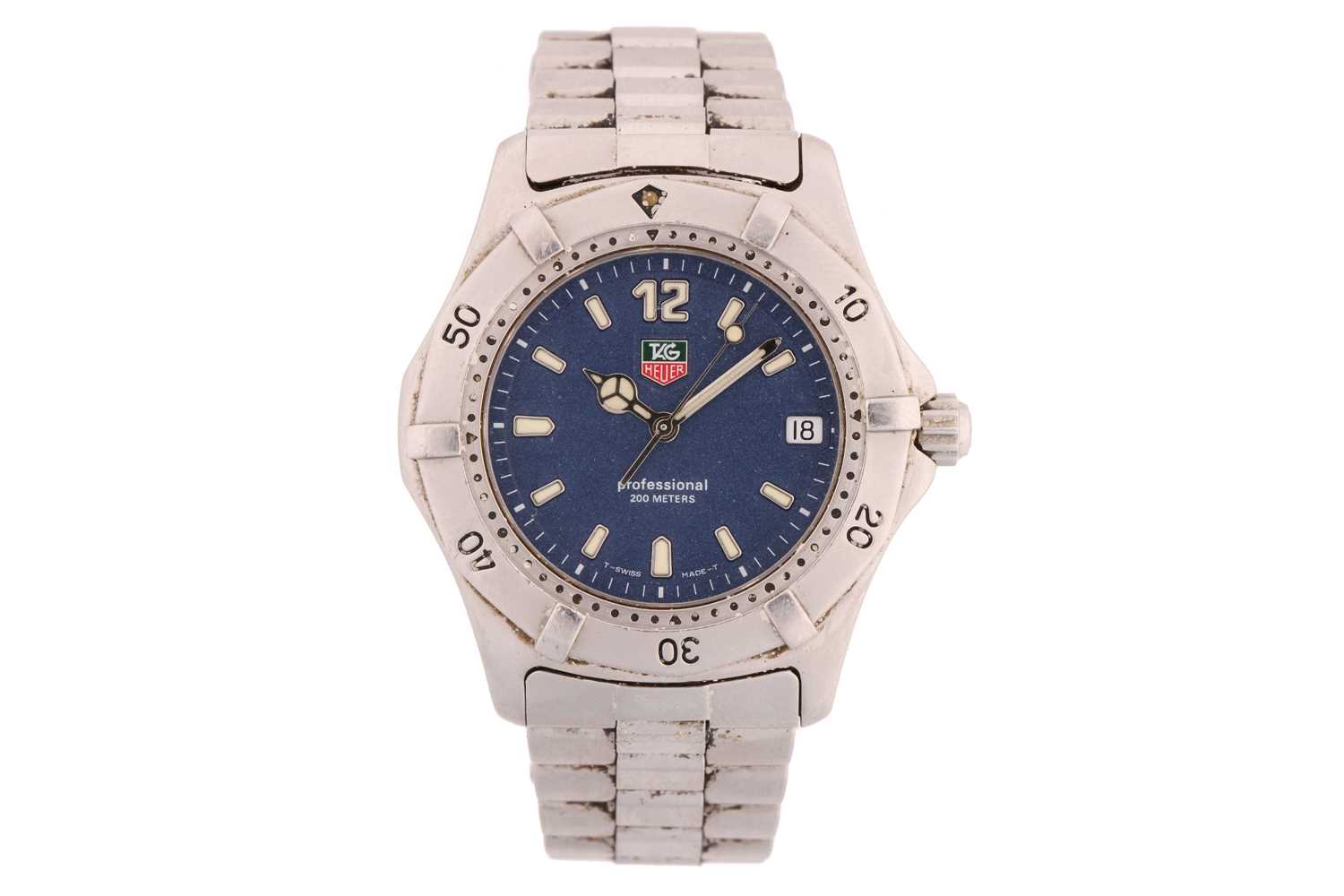 Lot 362 - A Tag Heuer 2000 WK1113 wristwatch,