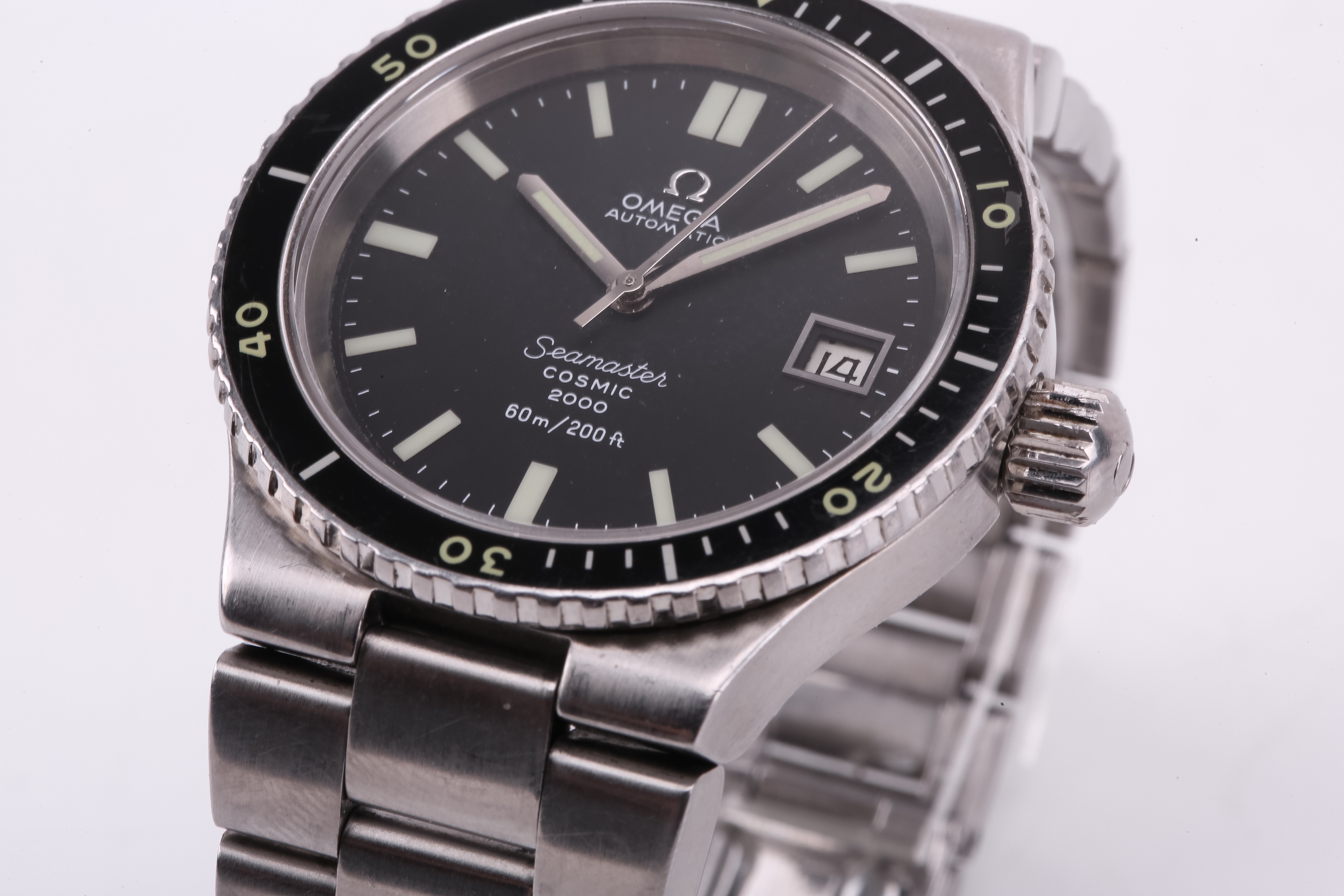 Lot 349 - An Omega Seamaster Cosmic 2000 featuring a