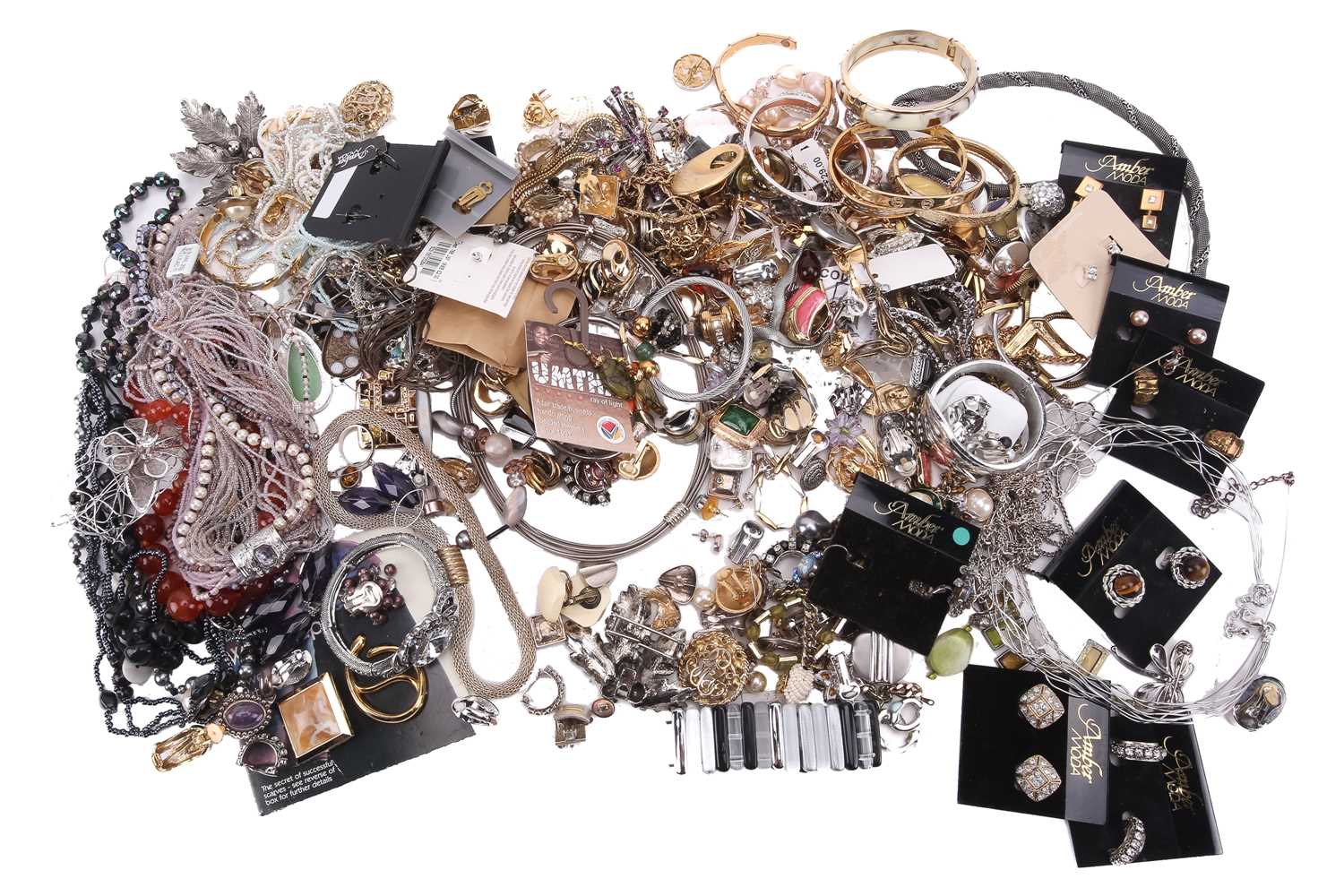 Lot 133 - A large quantity of costume jewellery