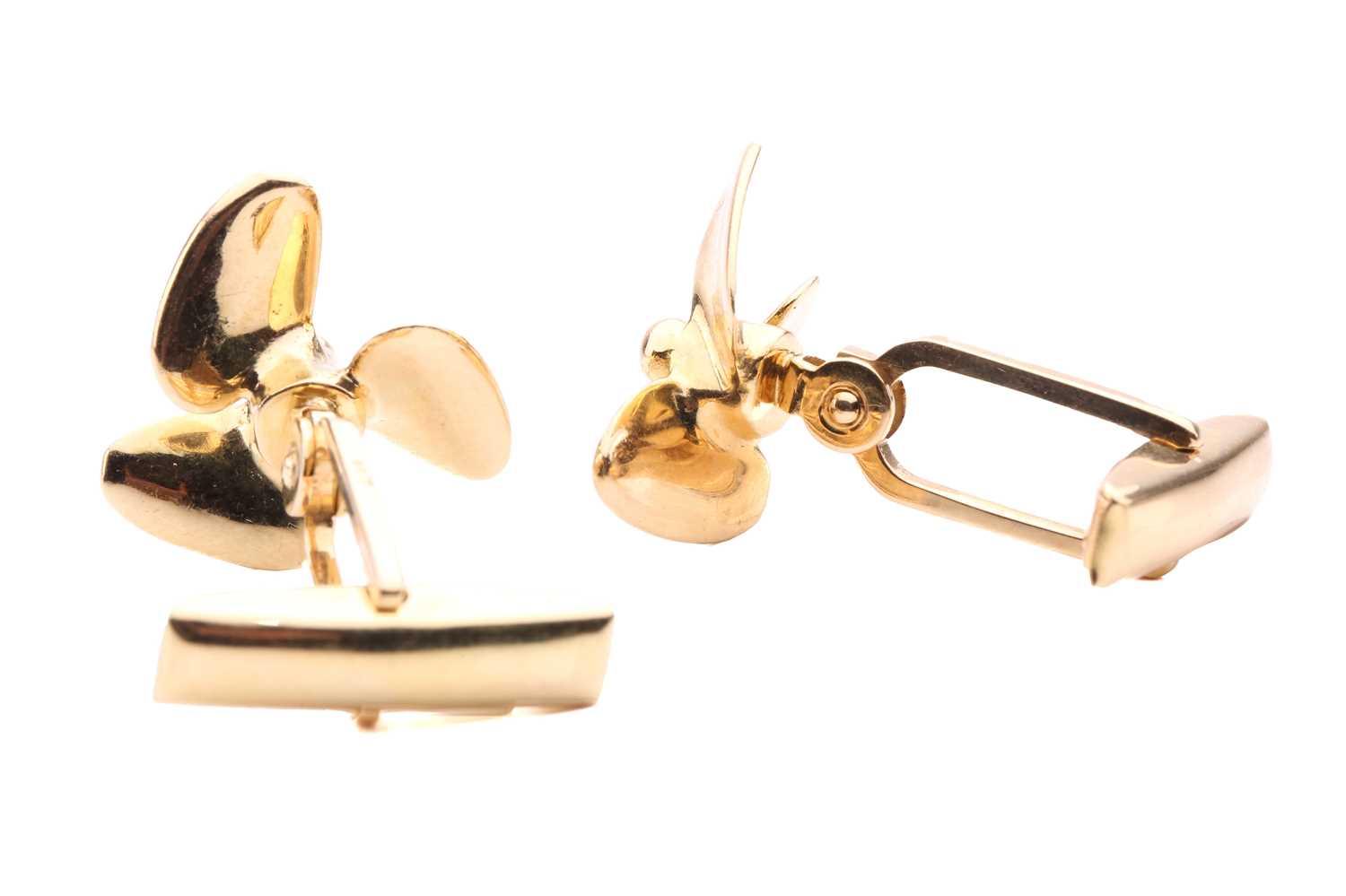 Lot 141 - A pair of boat propeller cufflinks, with