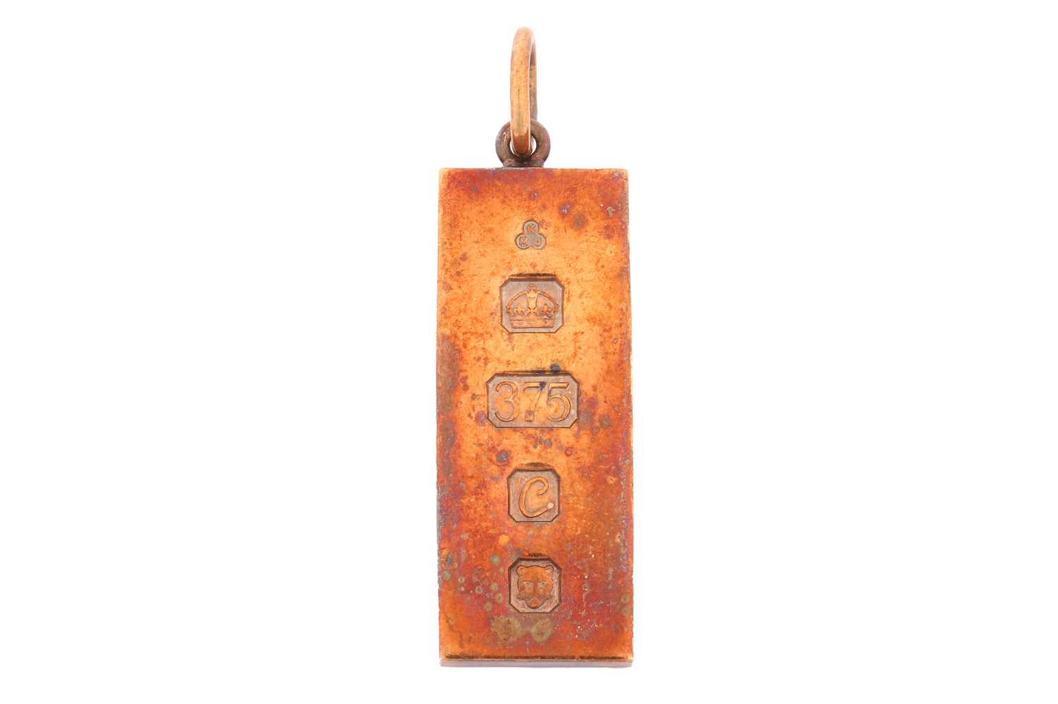 Lot 355 - A 9ct gold ingot pendant, displaying feature