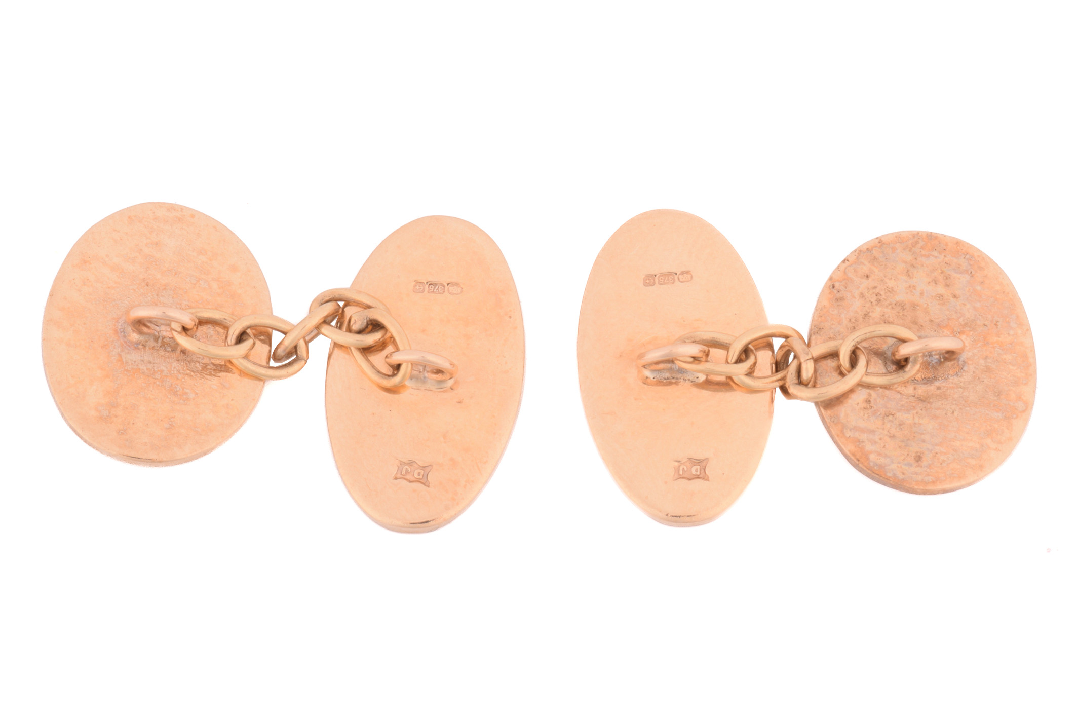 Lot 82 - A pair of oval disk 9ct gold chain link