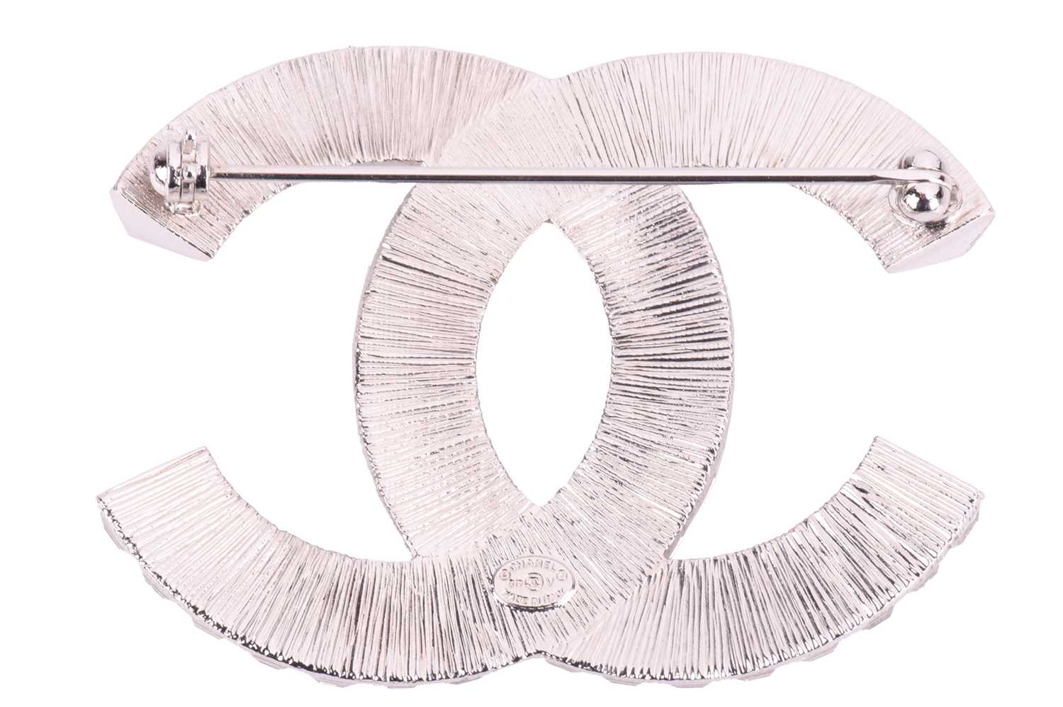 Lot 149 - Chanel. A double C interlocking logo brooch,