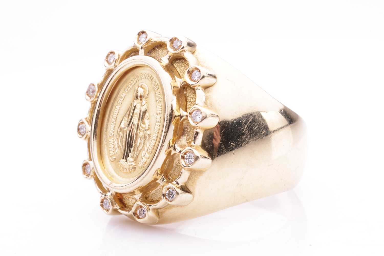 Lot 67 - A Catholic signet ring set with the