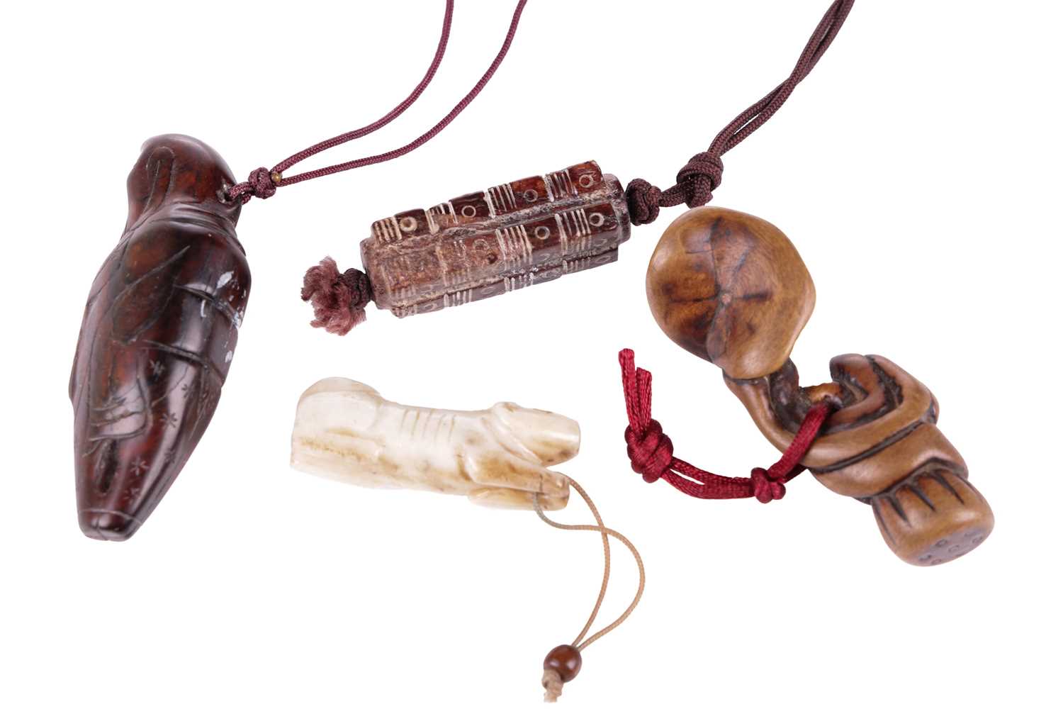 Lot 42 - A Chinese carved boxwood belt toggle, Qing