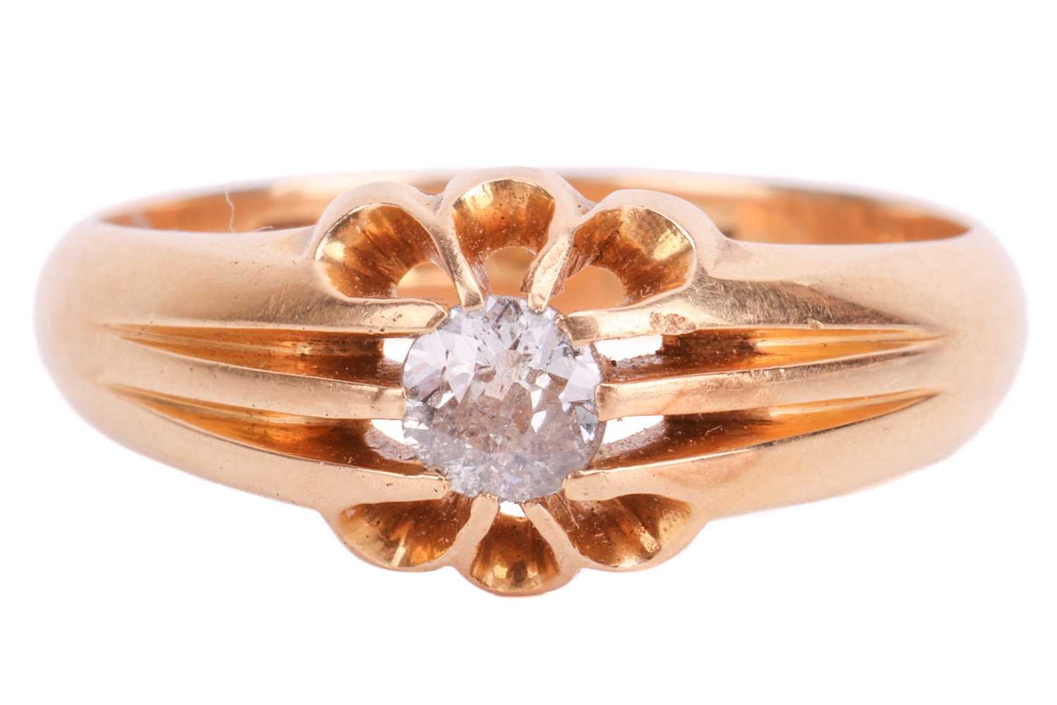 Lot 122 - An Edwardian diamond belcher ring in 18ct
