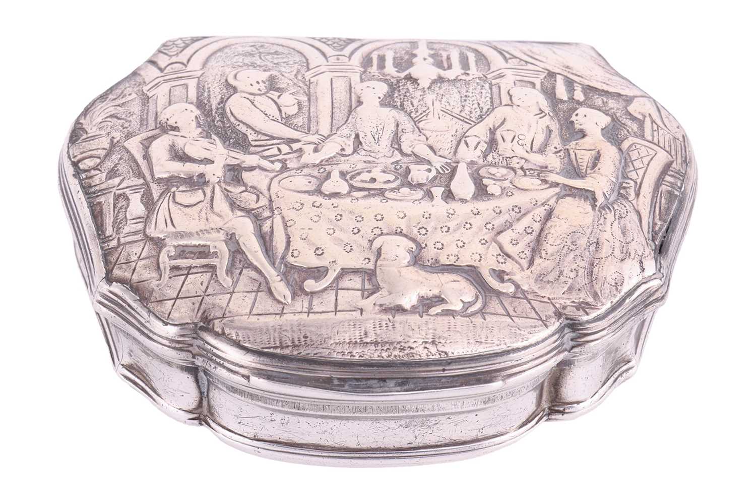 Lot 272 - A Continental white metal snuff box of