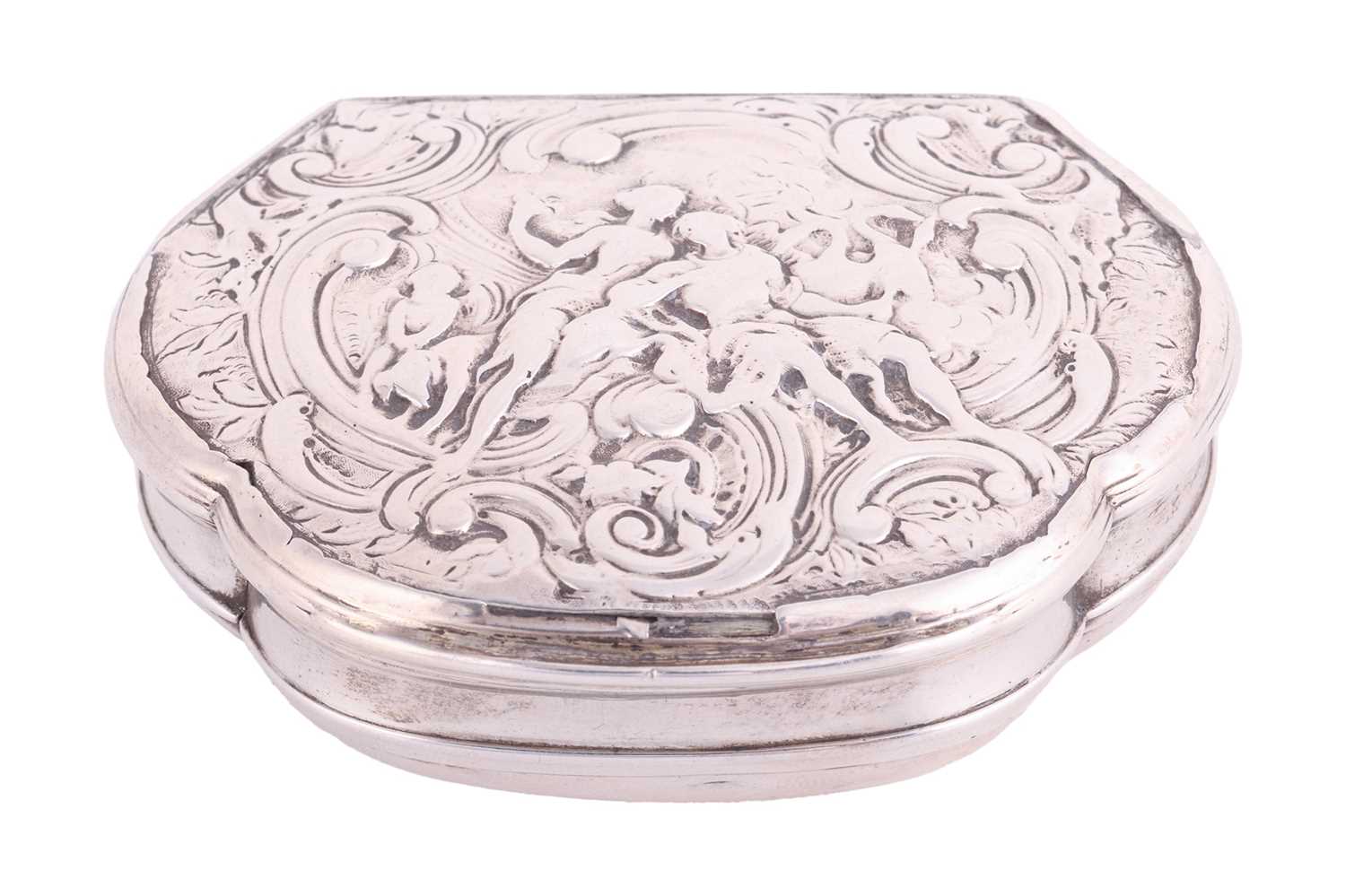 Lot 286 - A Continental white metal snuff box of
