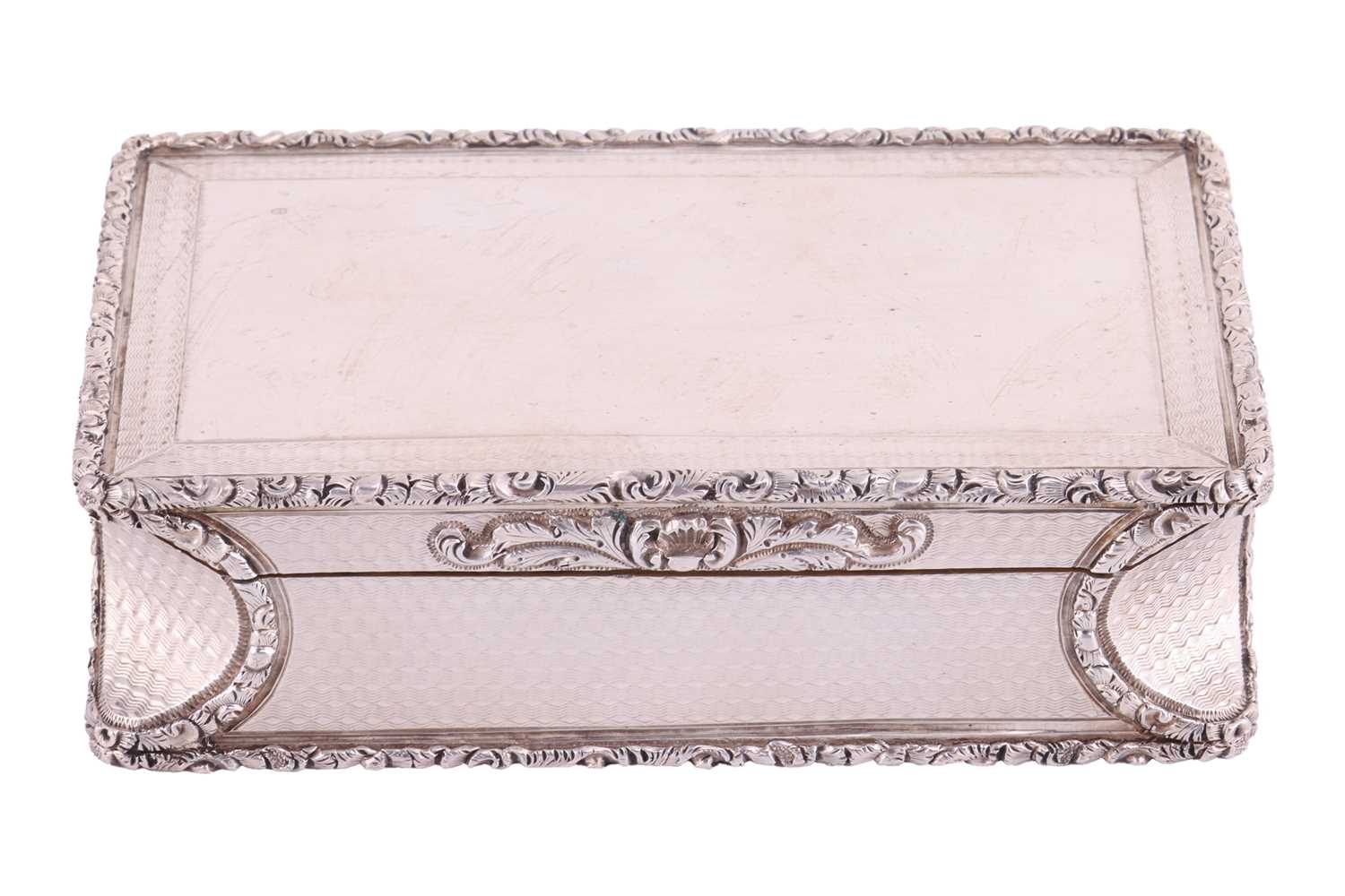 Lot 273 - A William IV silver table snuff box by