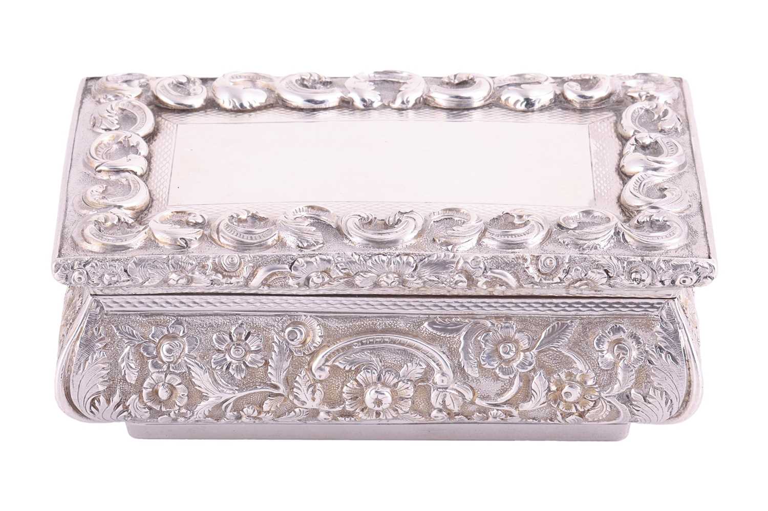 Lot 283 - A William IV silver table snuff box by