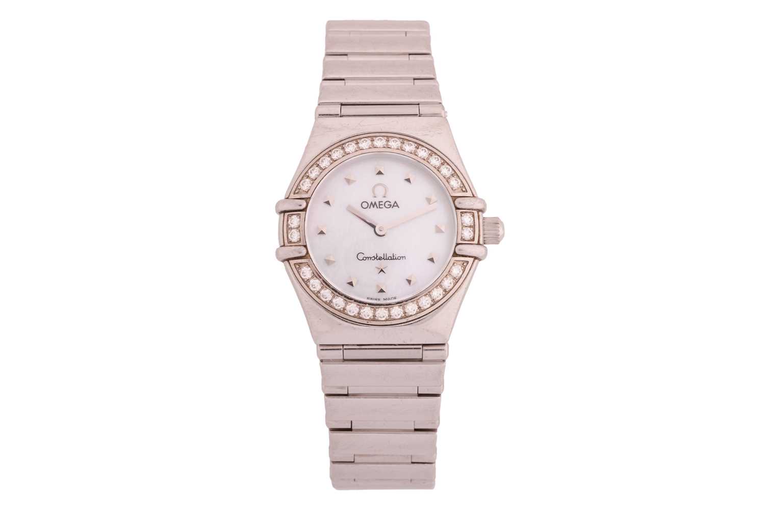 Lot 199 - An Omega Constellation diamond set lady's