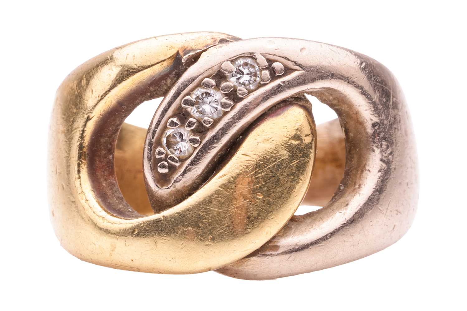 Lot 135 - A two-tone interlocking ring, highlighted